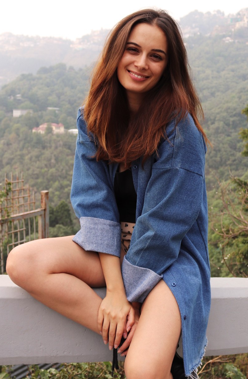 Evelyn Sharma | Scrolller