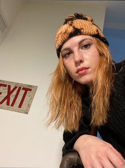 Exit Hayley | Scrolller