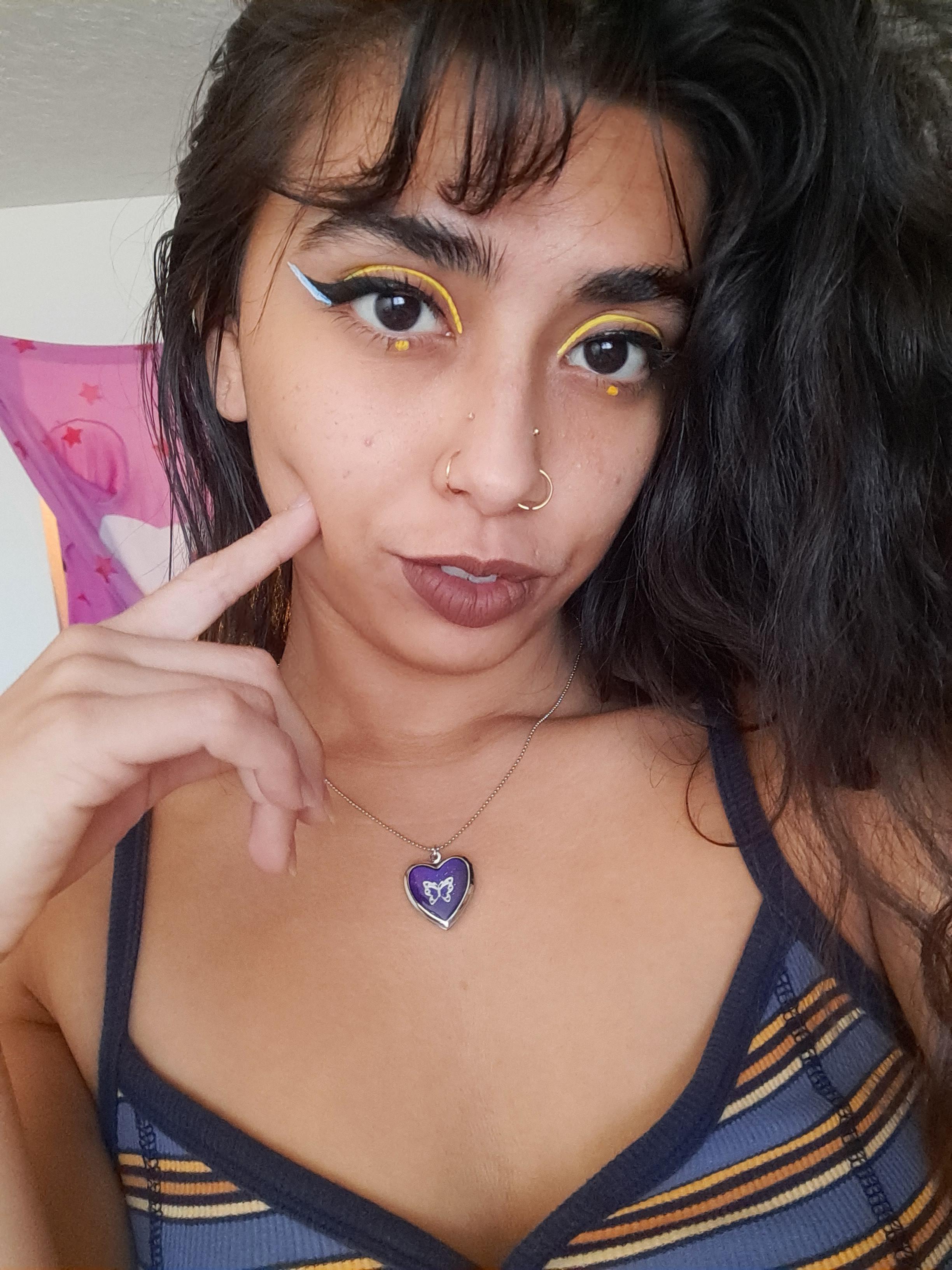 Experiementing with makeup (Over 18) | Scrolller