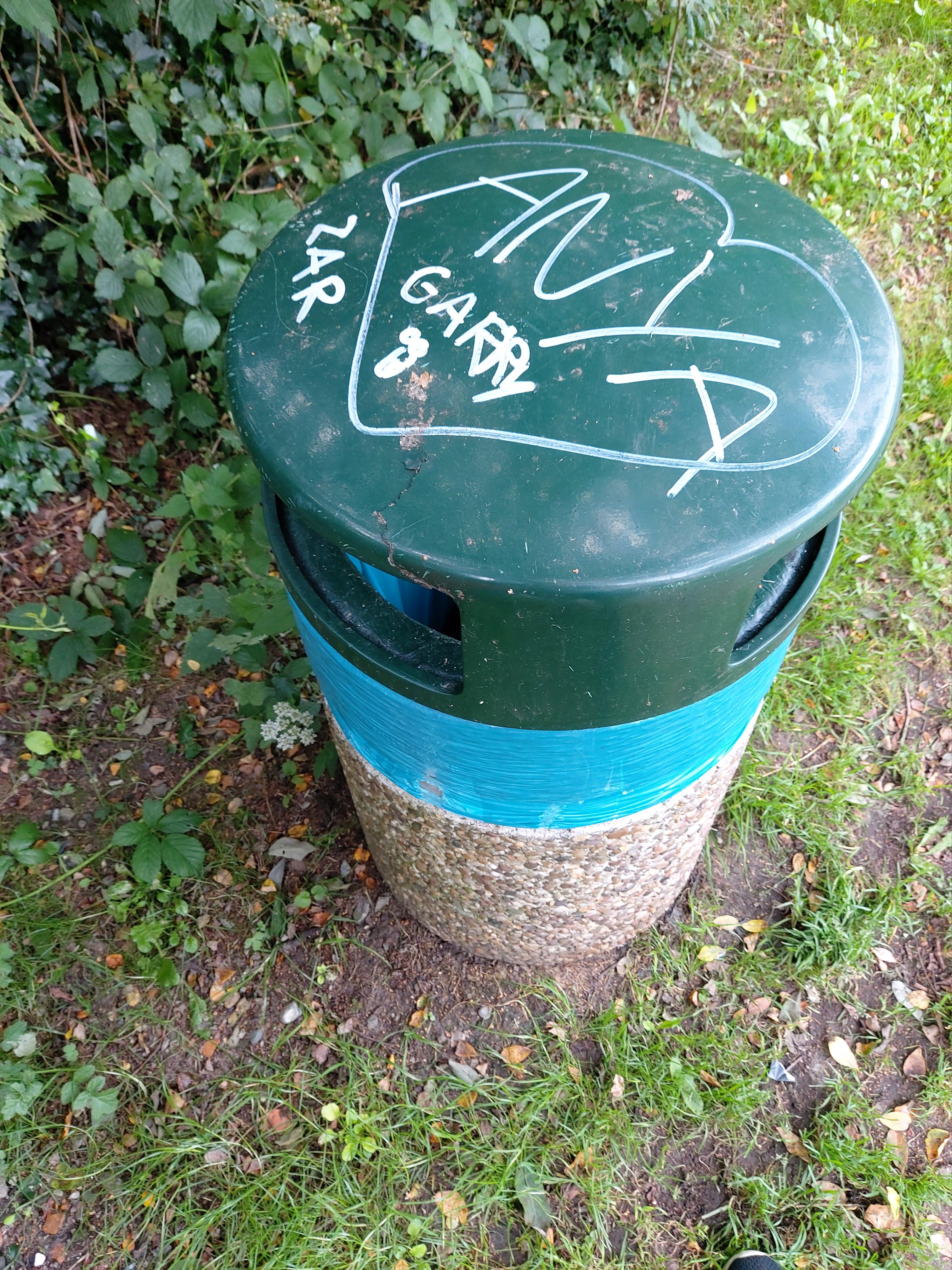 Express your love on a bin. | Scrolller