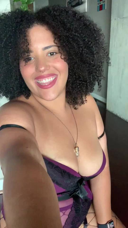 Here to seduce…is it working? | Scrolller