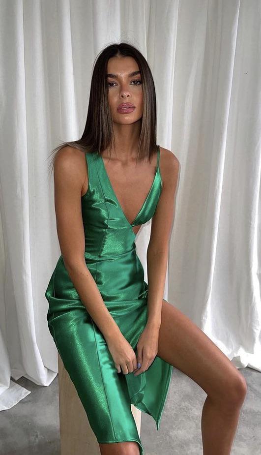 Extremely shiny satin. Wow. | Scrolller