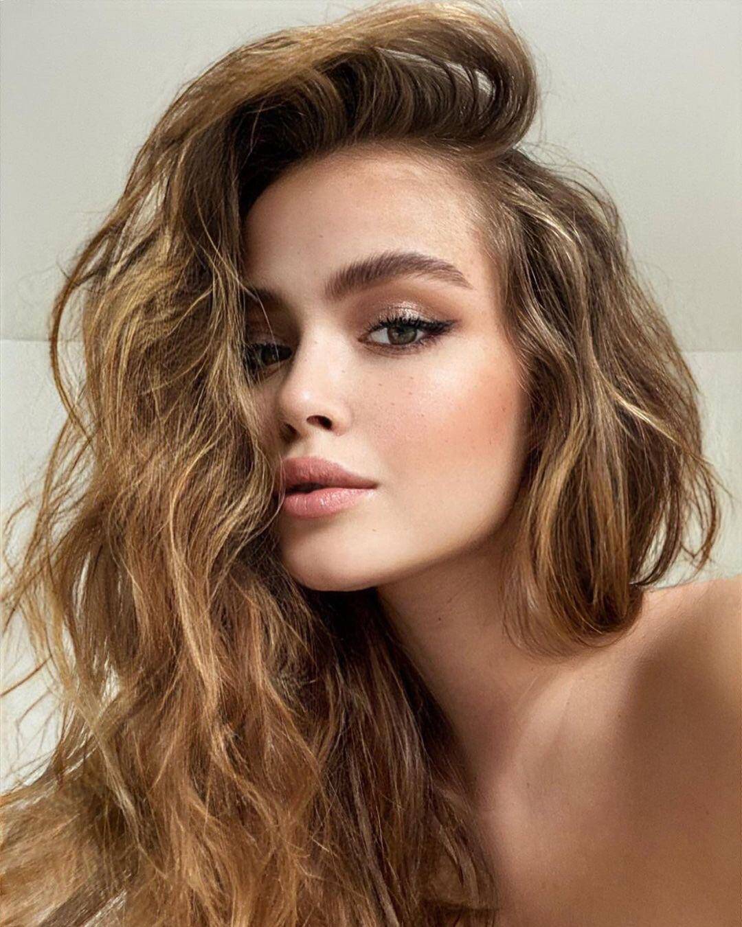 Eyes Talk | Scrolller