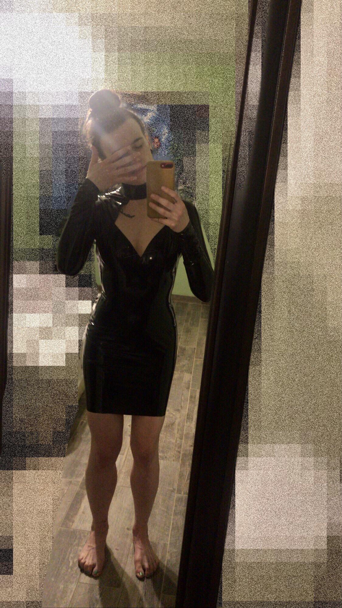 [F]eelin’ myself in this new dress 😘 | Scrolller