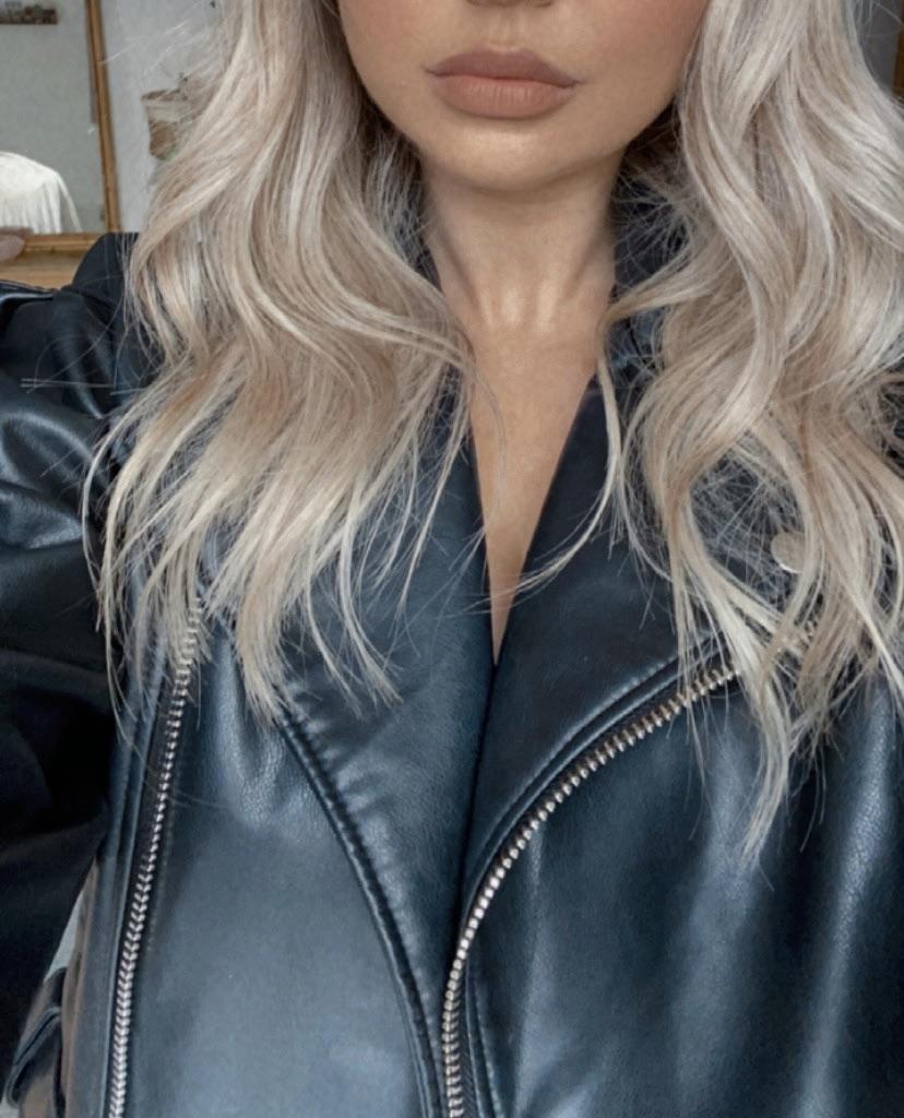 [F] it appears a have a fair few lip admirers, this ones for you 👄 all natural and very kissable ...