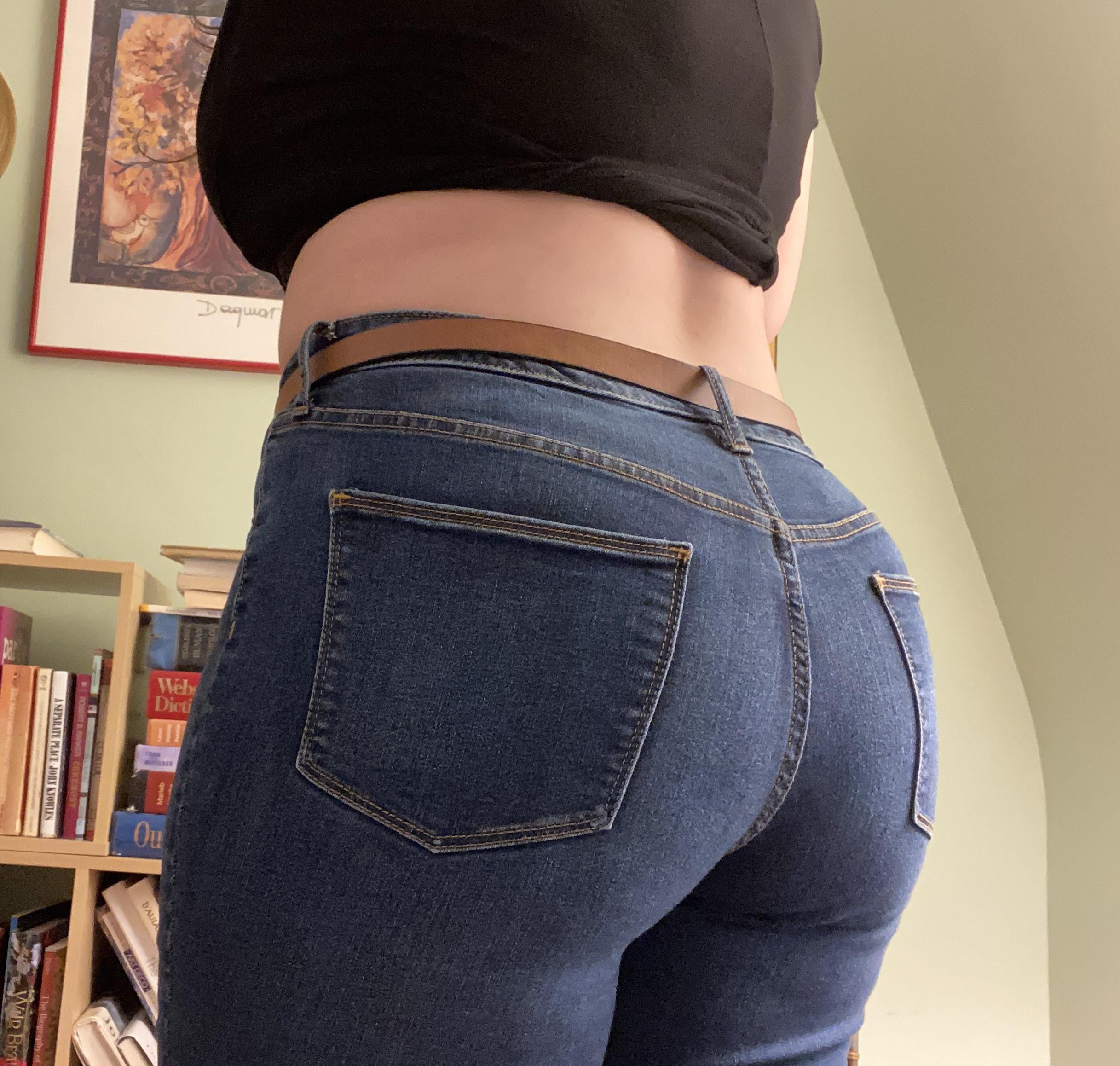 [F] Jeans Booty Season - Round 2 | Scrolller