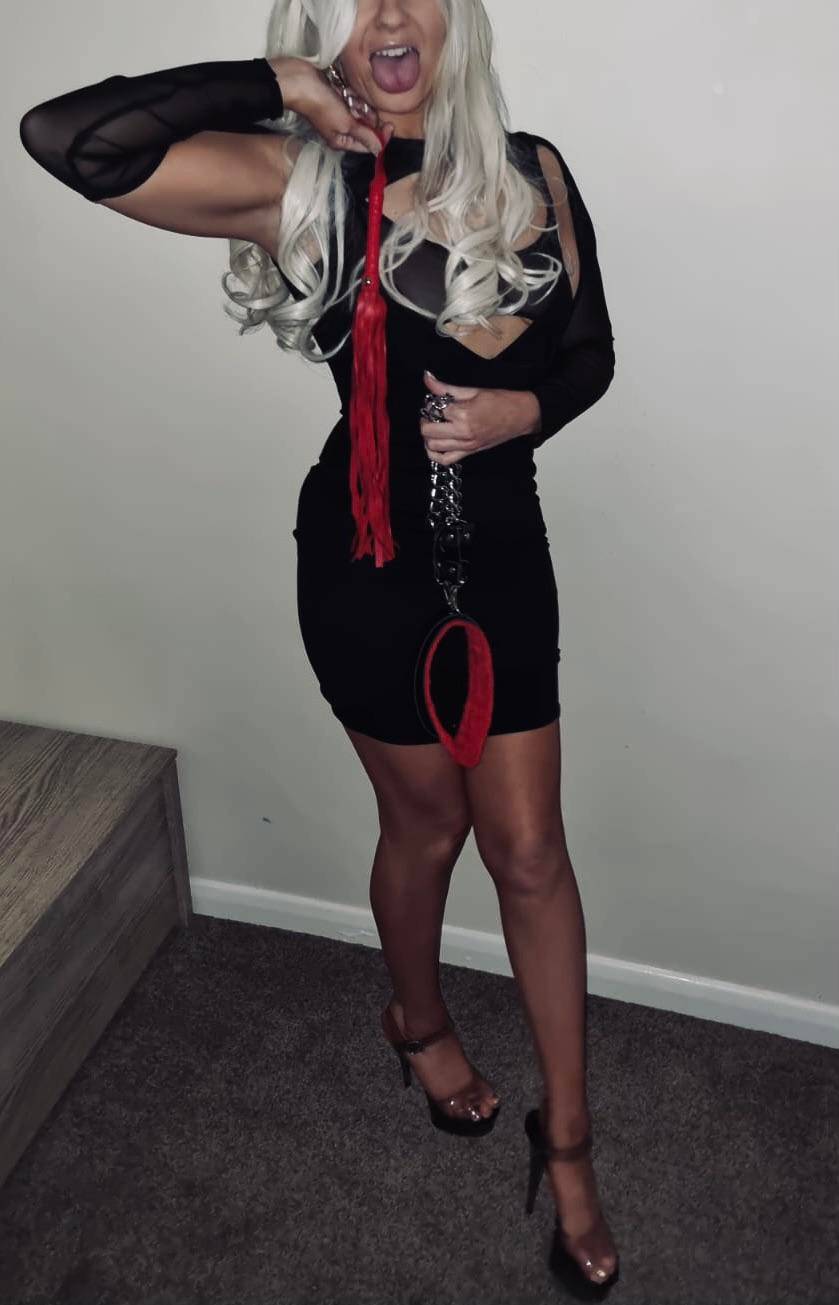 Guess what little sissy,whips and chains excite me and I’m ready to play with you 😈💋 | Scrolller