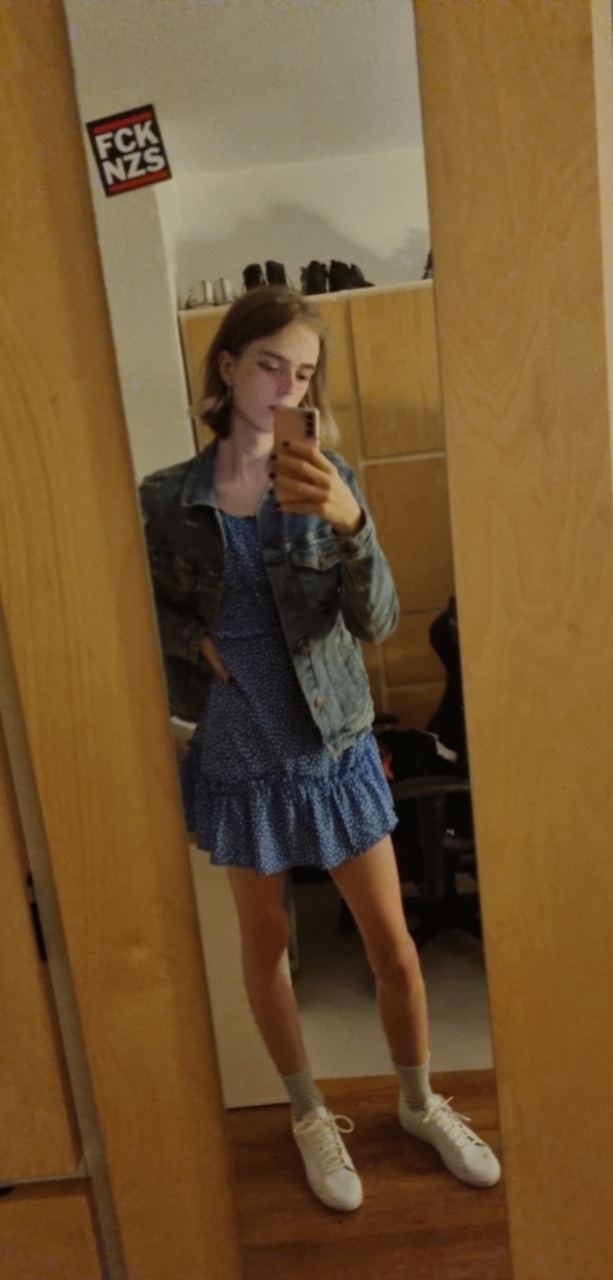 wanted to try something different out how gay do i look from a scale from 1-10 | Scrolller