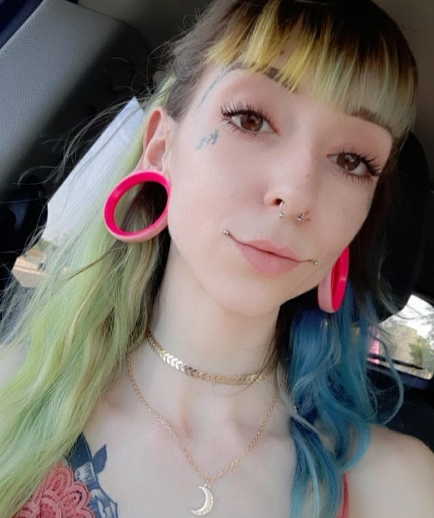 [F18] Do you like girls with stretched earlobes? :) | Scrolller