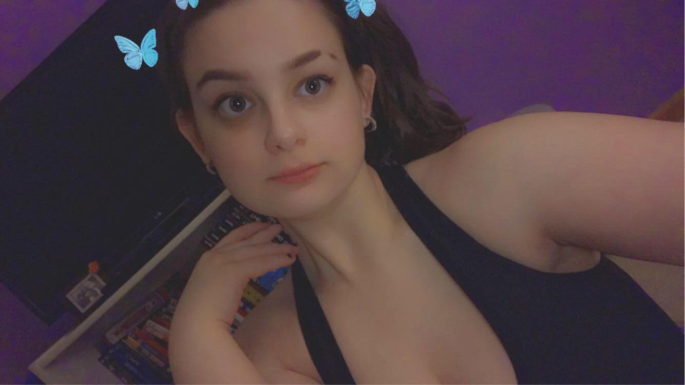 [F21] I would like to be someone’s big tiddy bisexual marshmallow gf😳 | Scrolller