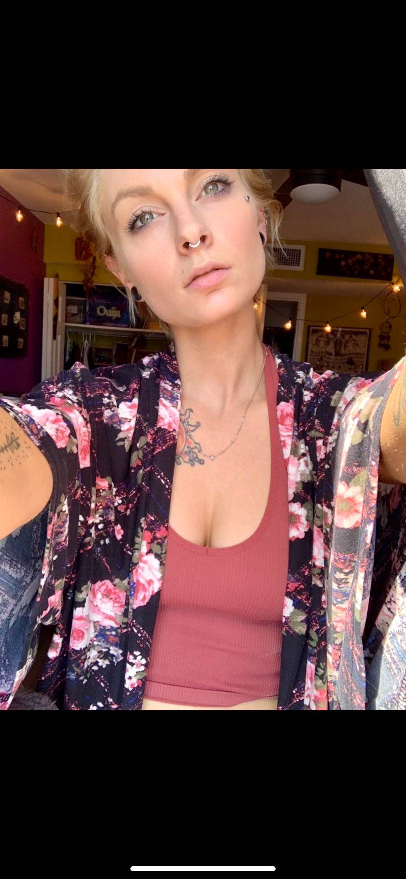 F26 feelin floral 🌻 | Scrolller