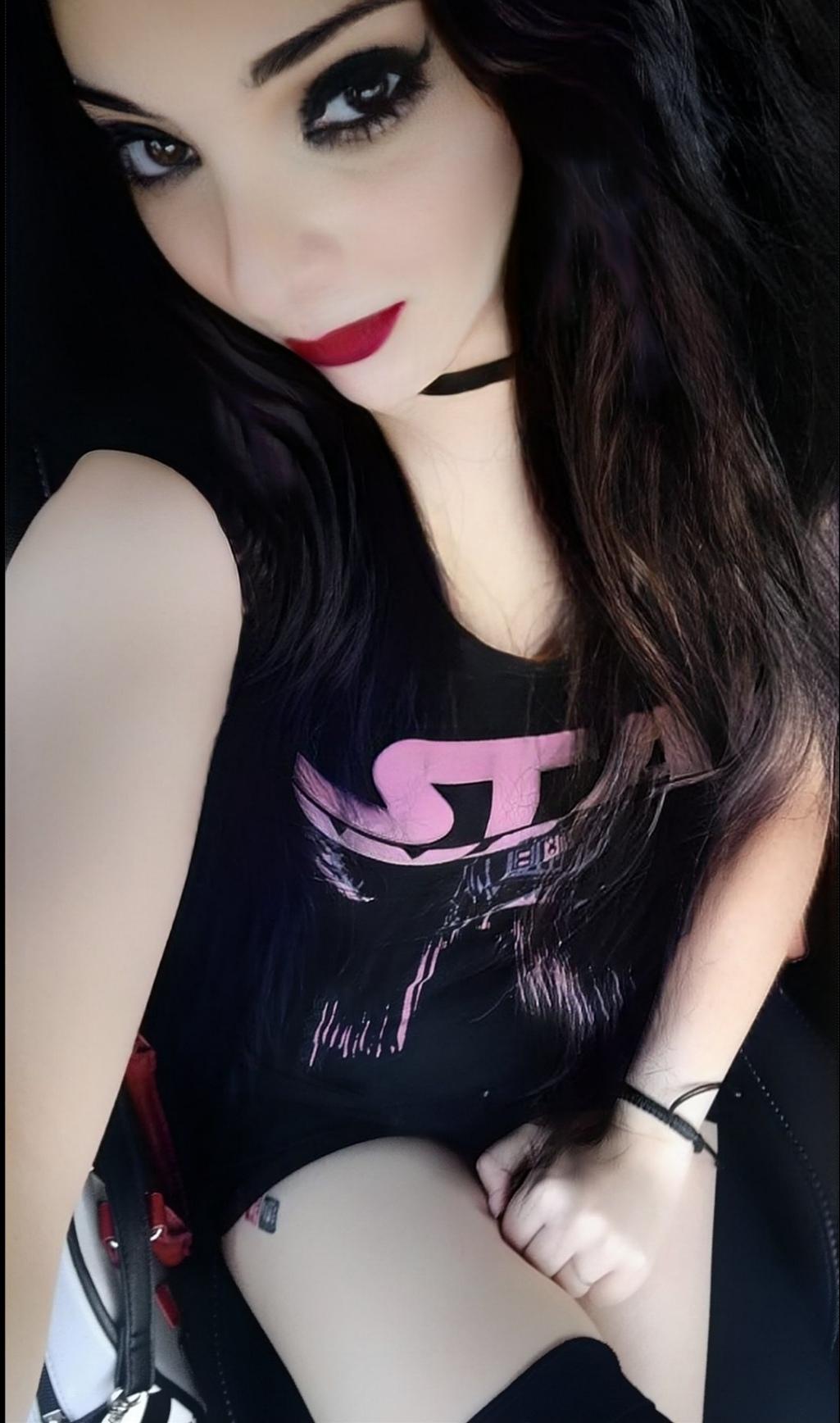 F30. Was I hot with black hair? Thinking of changing it back 💕 | Scrolller