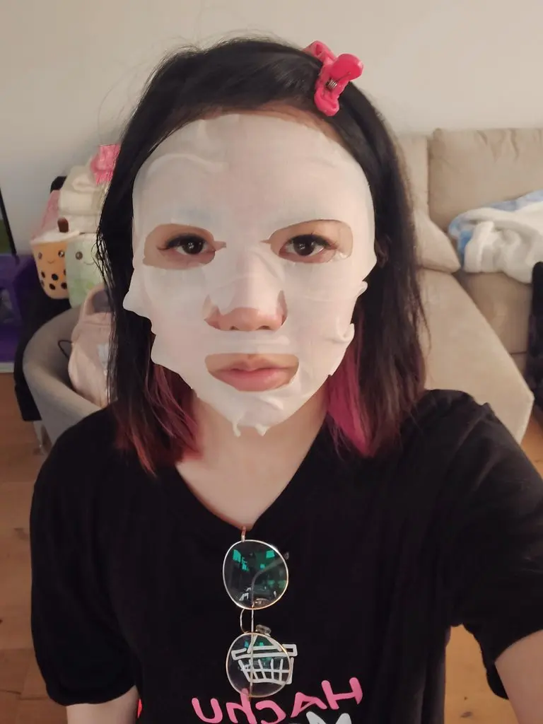 Face Mask Lily Scrolller