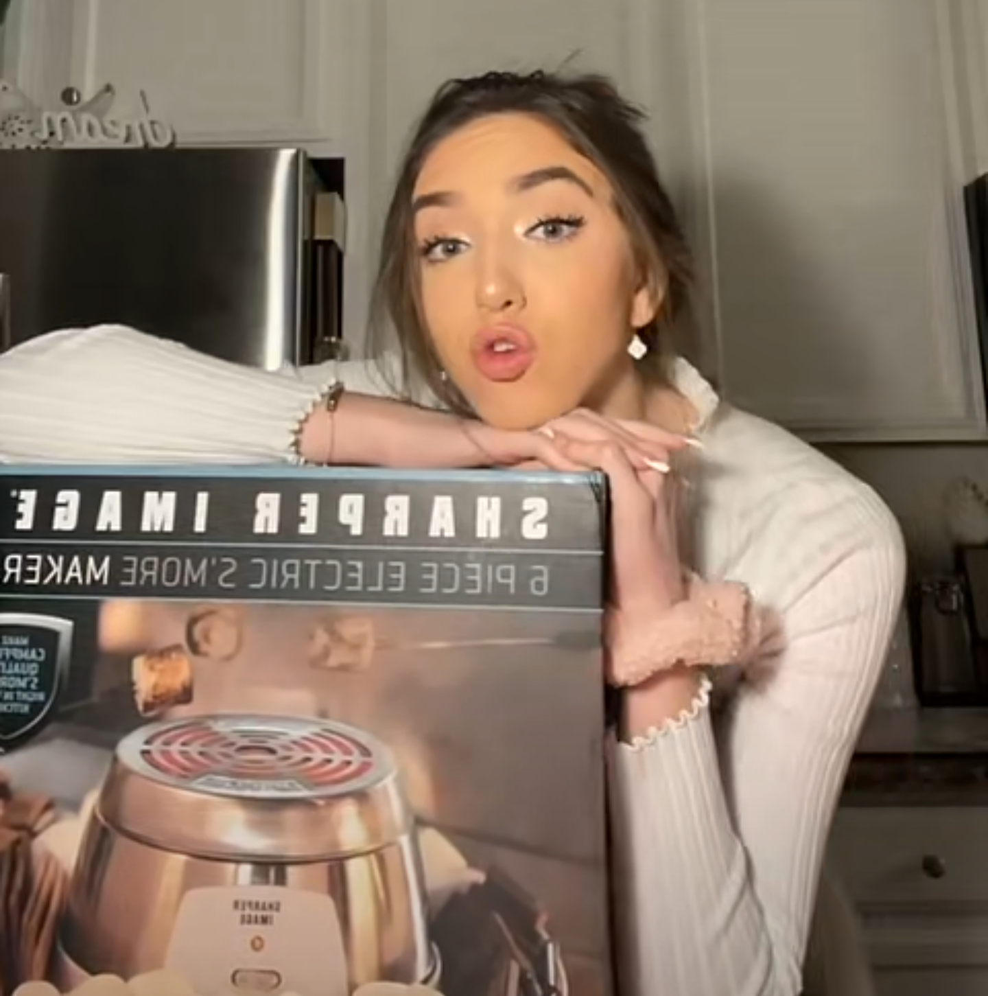 Face vs hands | Scrolller