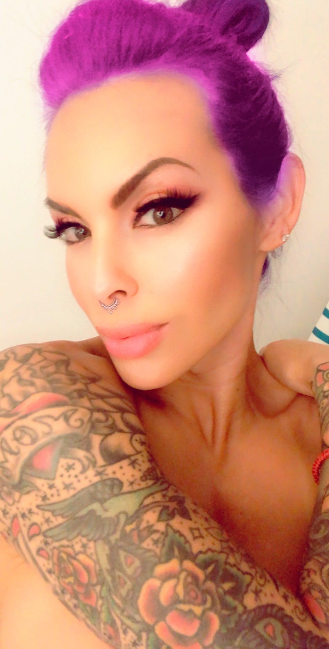 FaceTime shows available | Scrolller