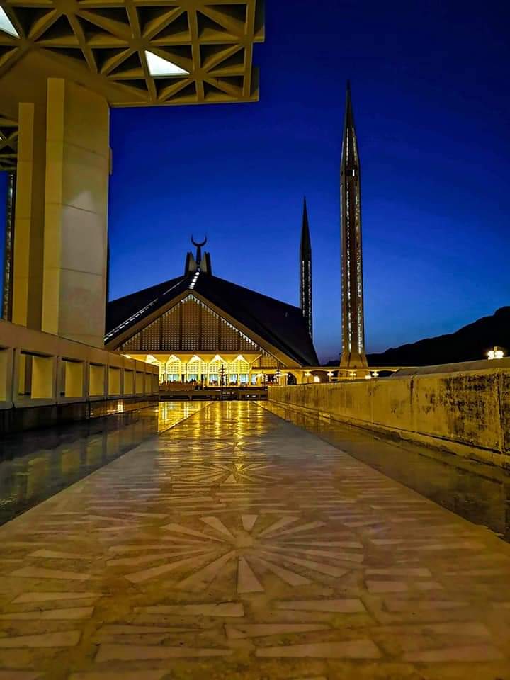 Faisal Mosque | Scrolller