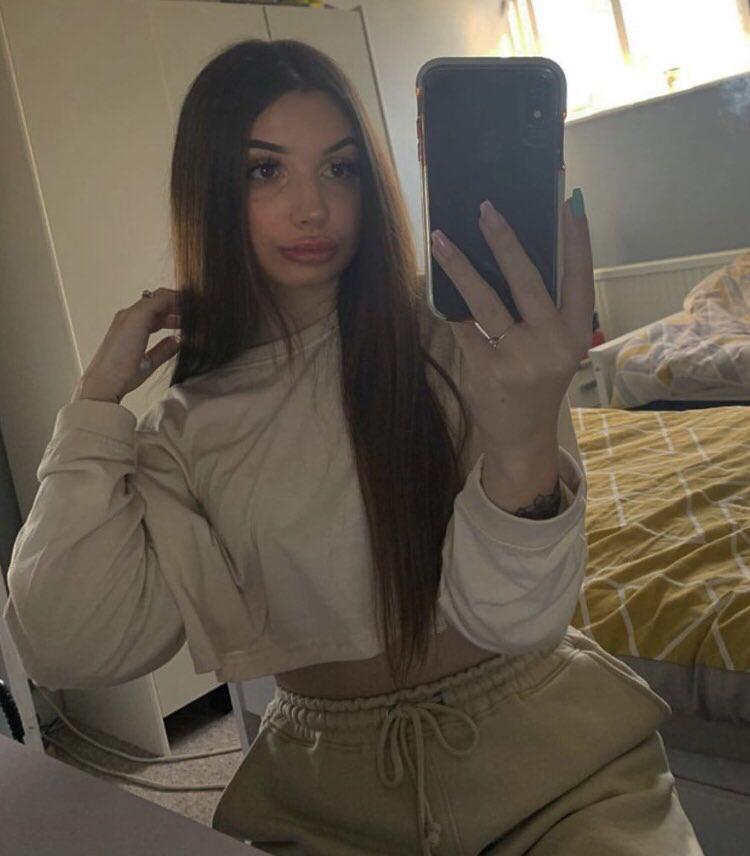 Fake lips Chav | Scrolller