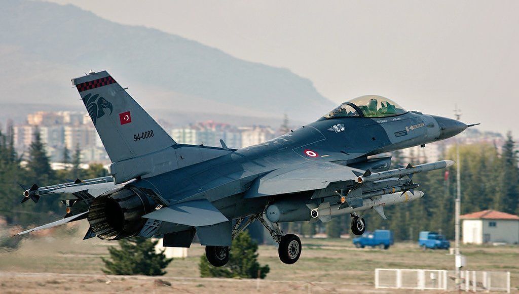 Falcon takeoff with AGM-88 HARM, Turkish F-16C Block 50, 151st SEAD Sq. [1024x581] | Scrolller