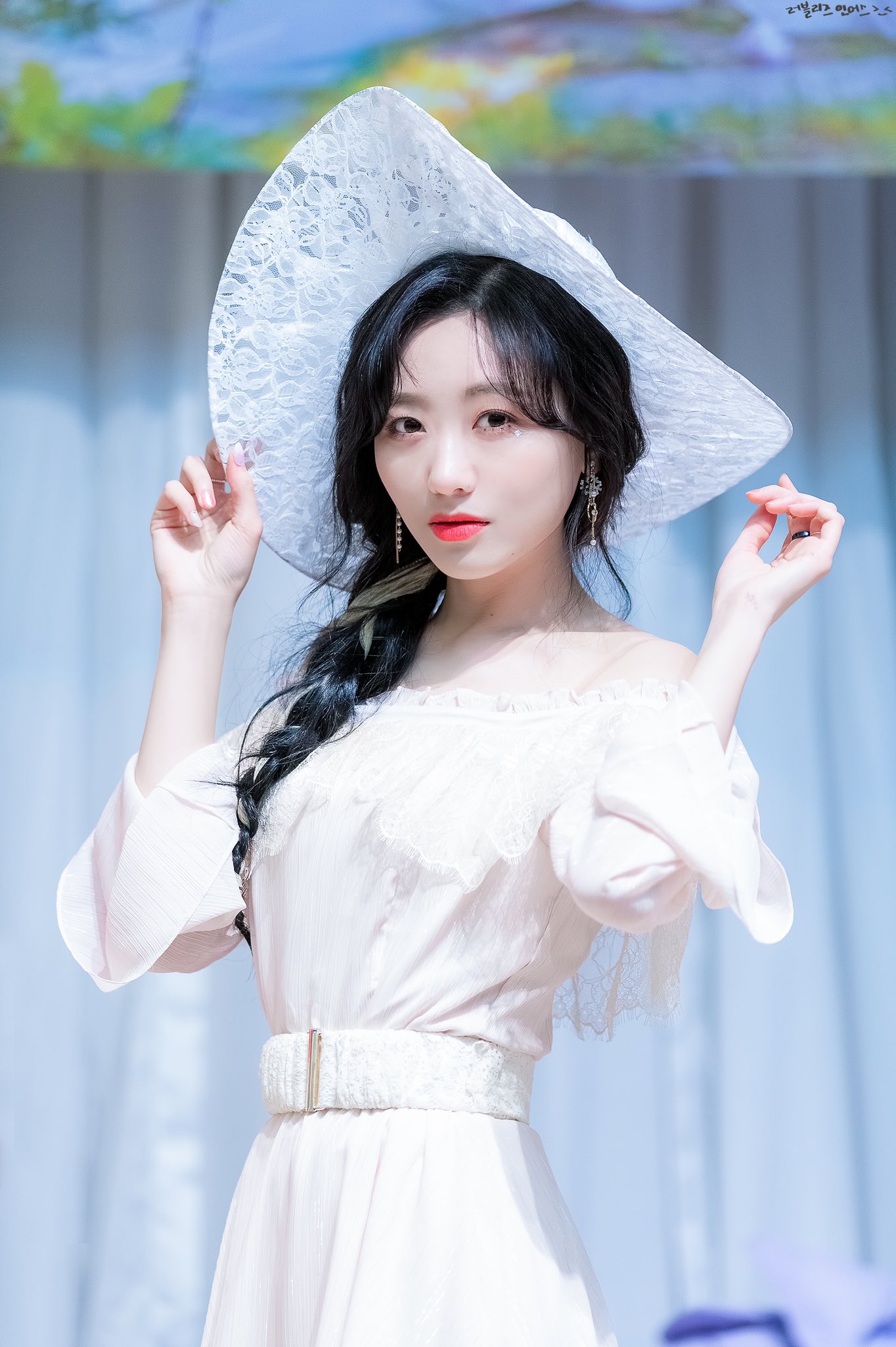 Fancy Sujeong | Scrolller