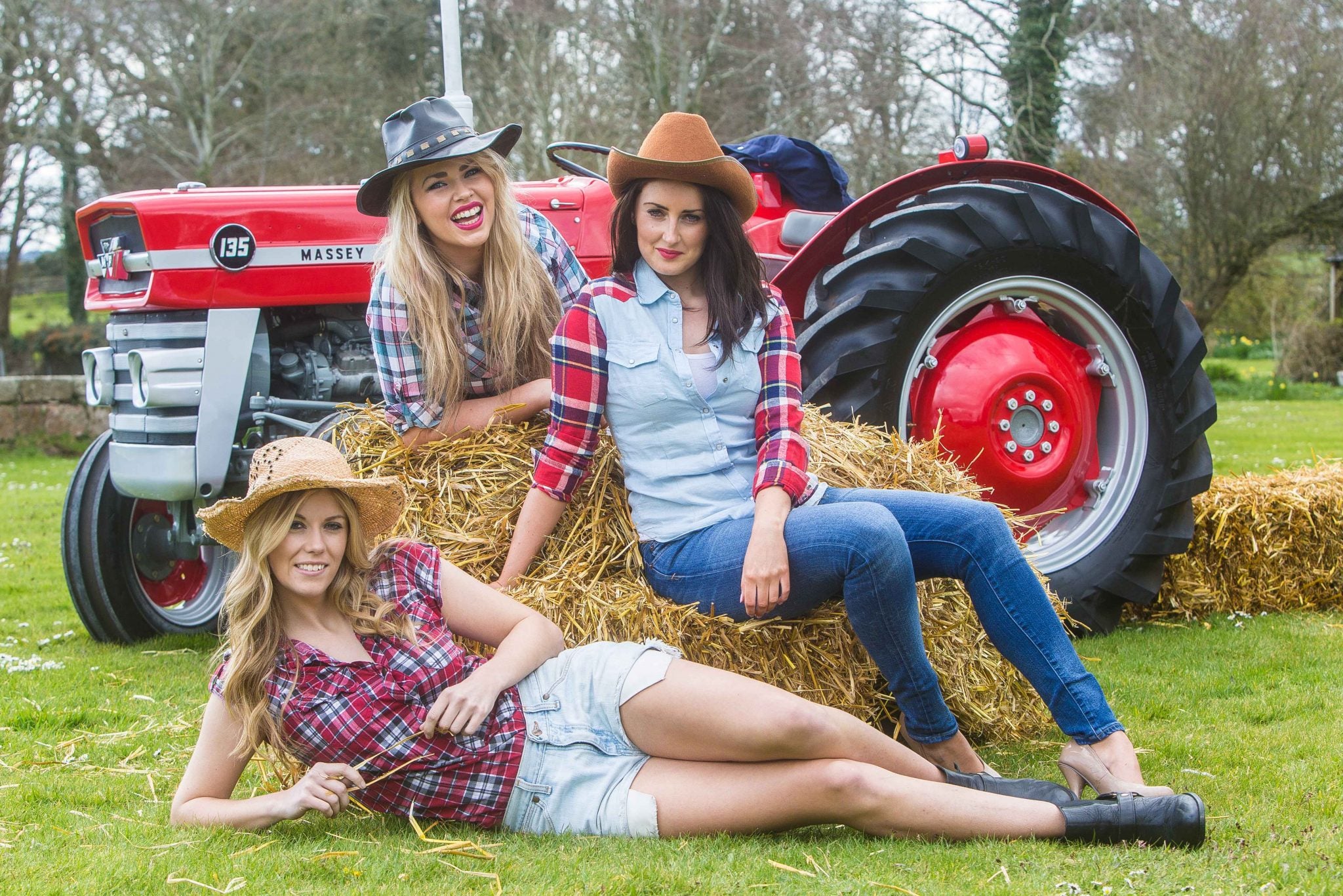 Farm girls in Ireland with a Massey Ferguson 135 | Scrolller