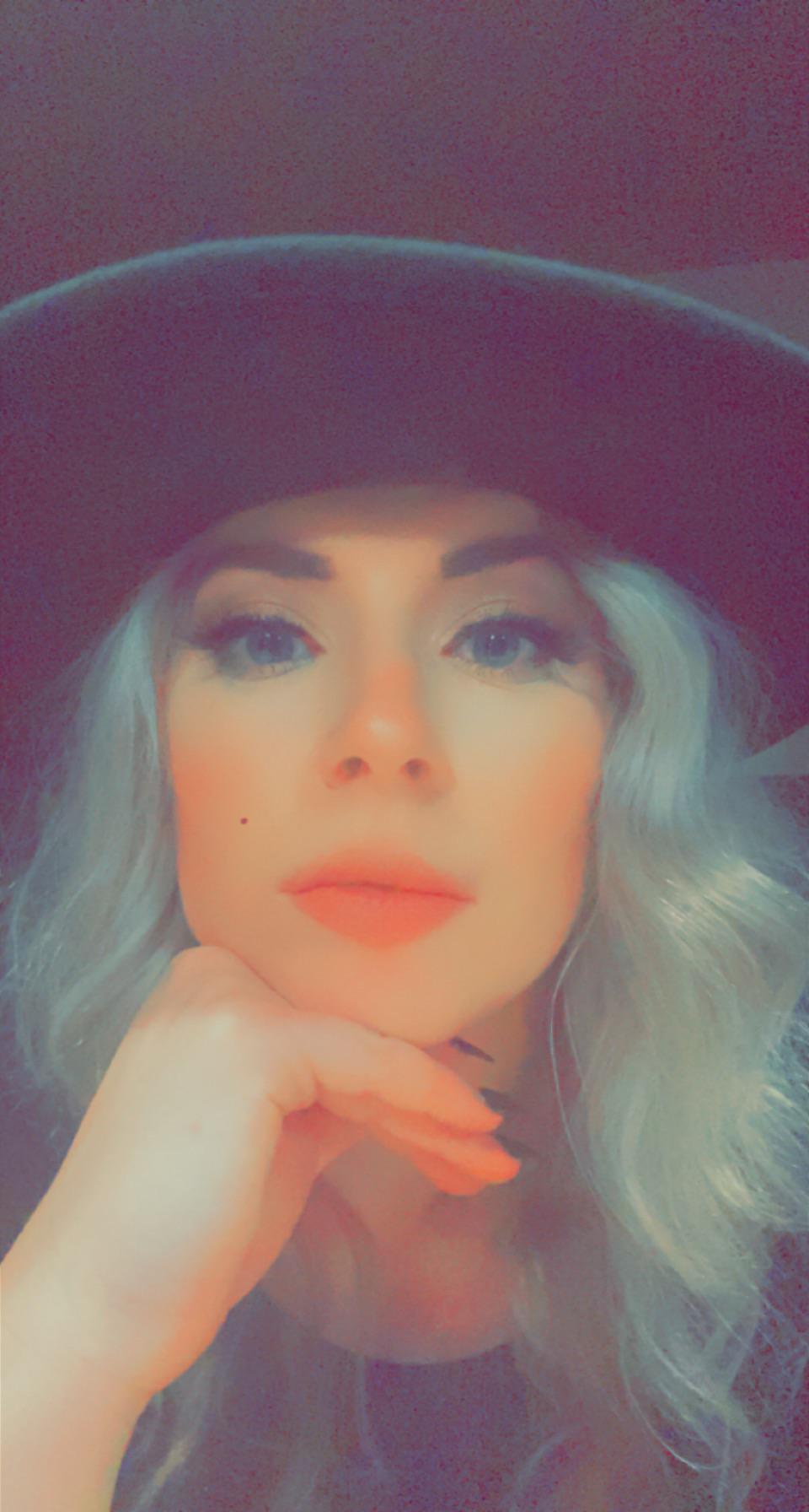 Feeling like a painting (over 18) | Scrolller