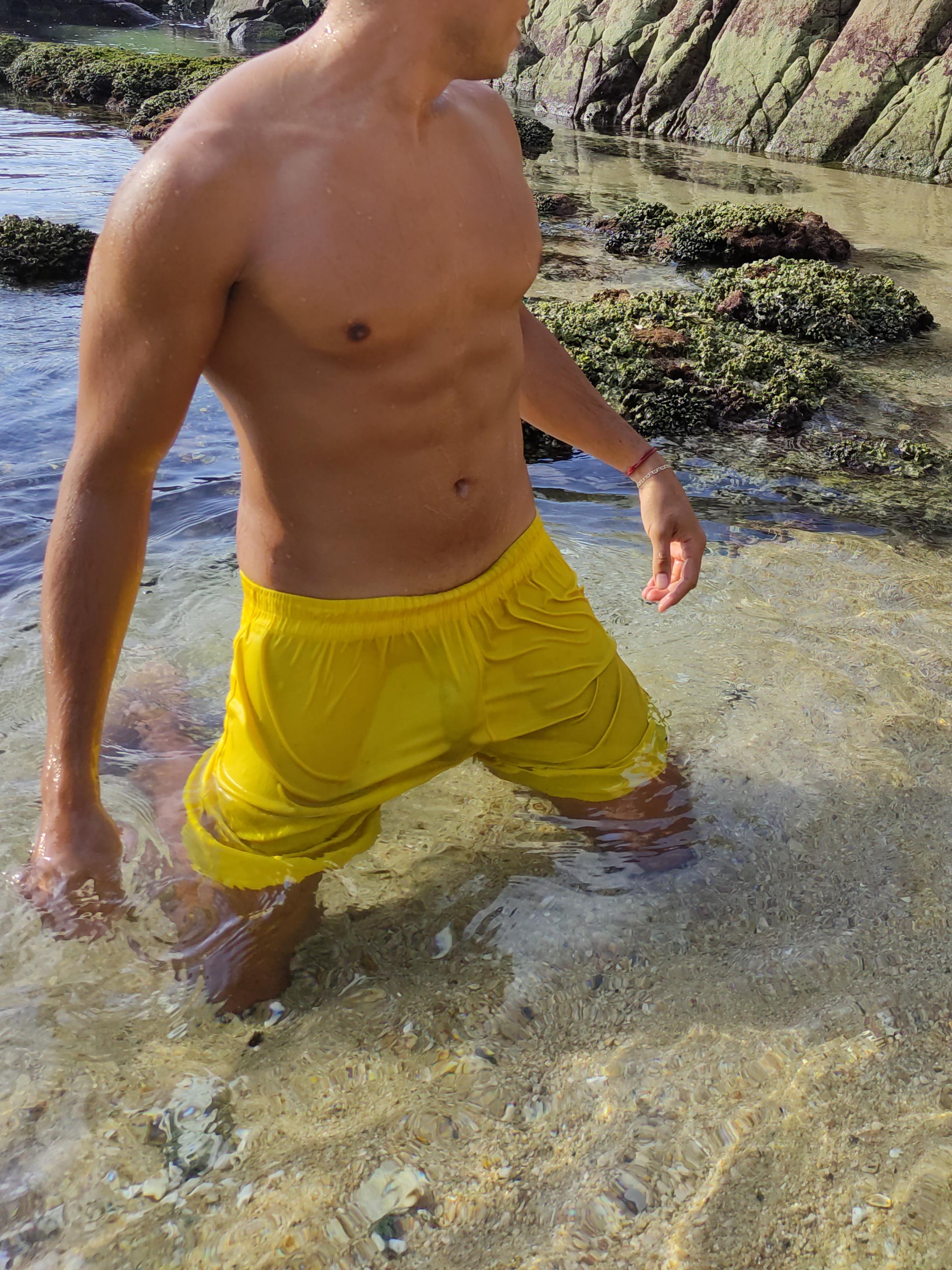 Feeling free in the ocean 🌊 | Scrolller