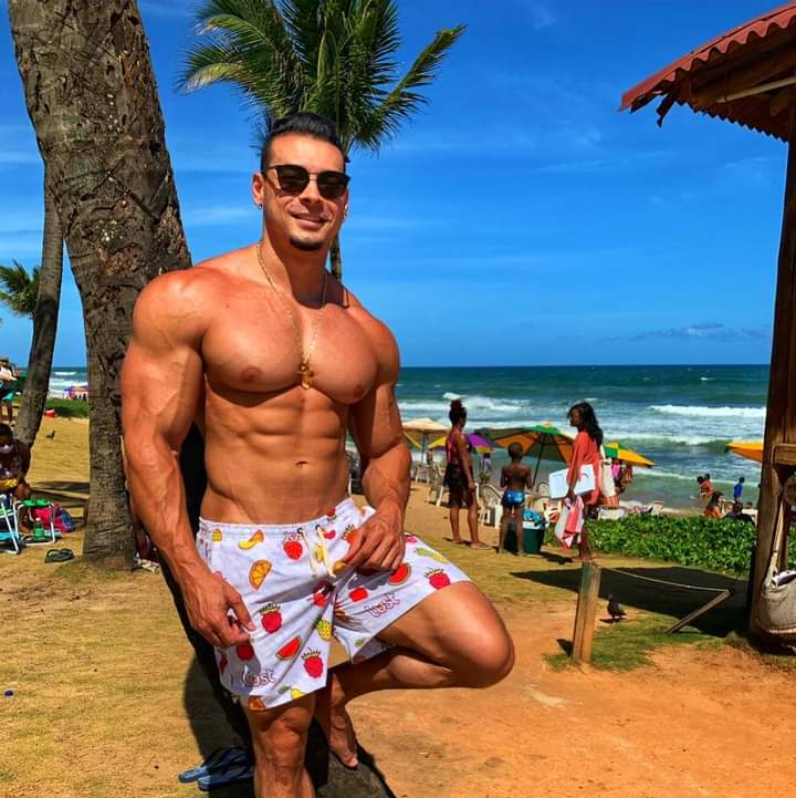 Felipe Franco's pecs 🤤 | Scrolller