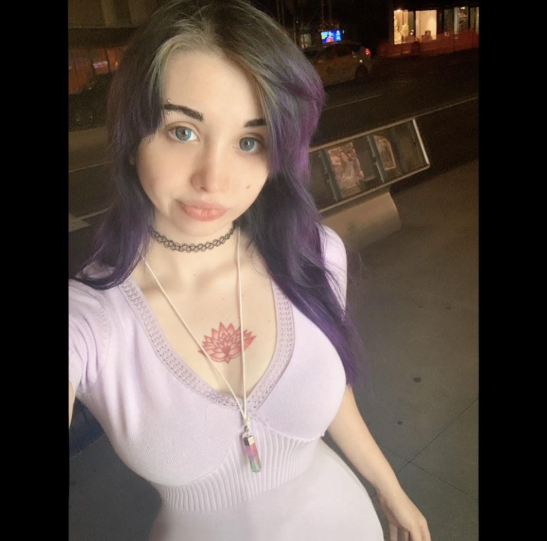 Felt cute (19f) | Scrolller