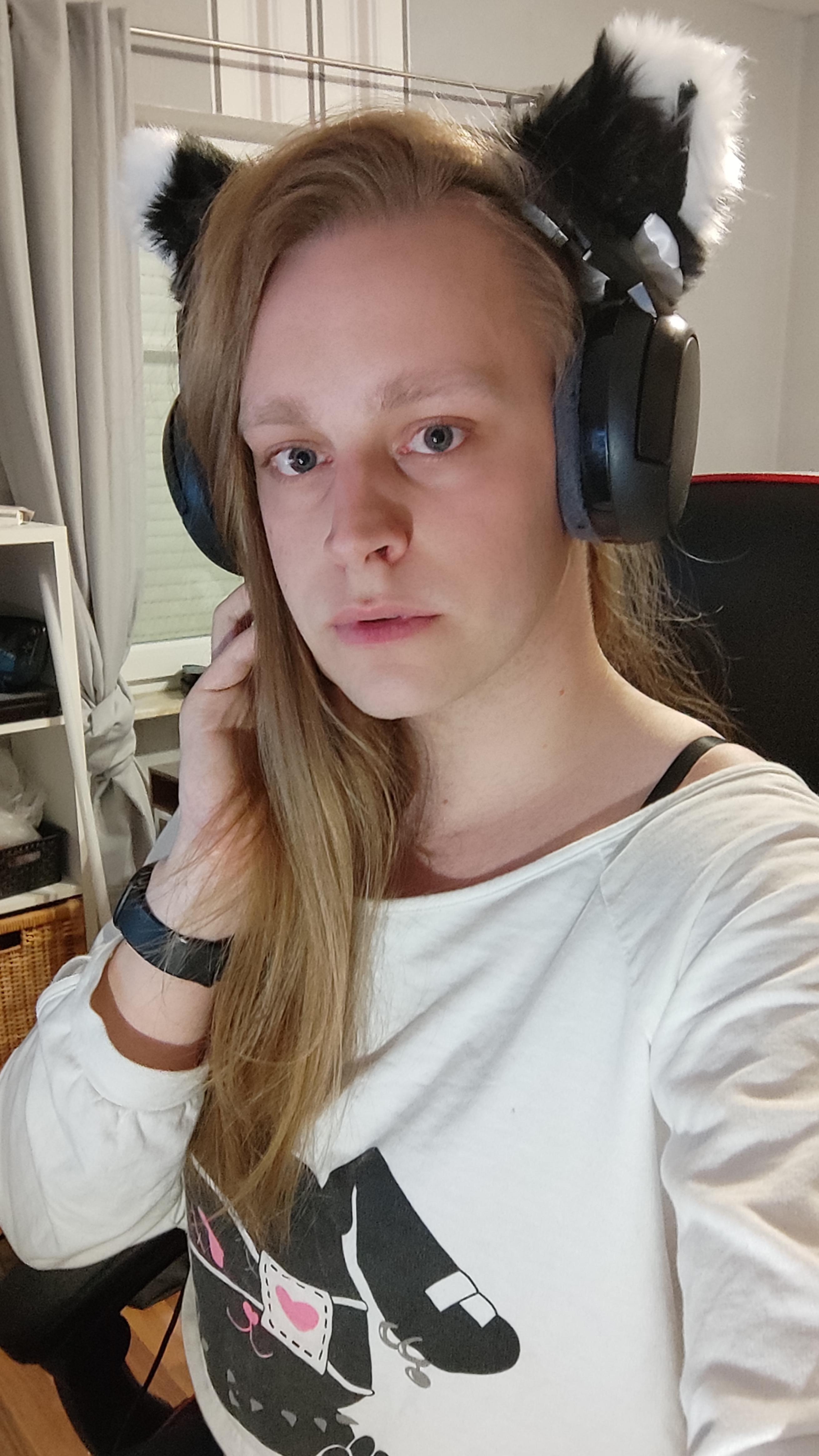 Felt Cute Last Night Scrolller