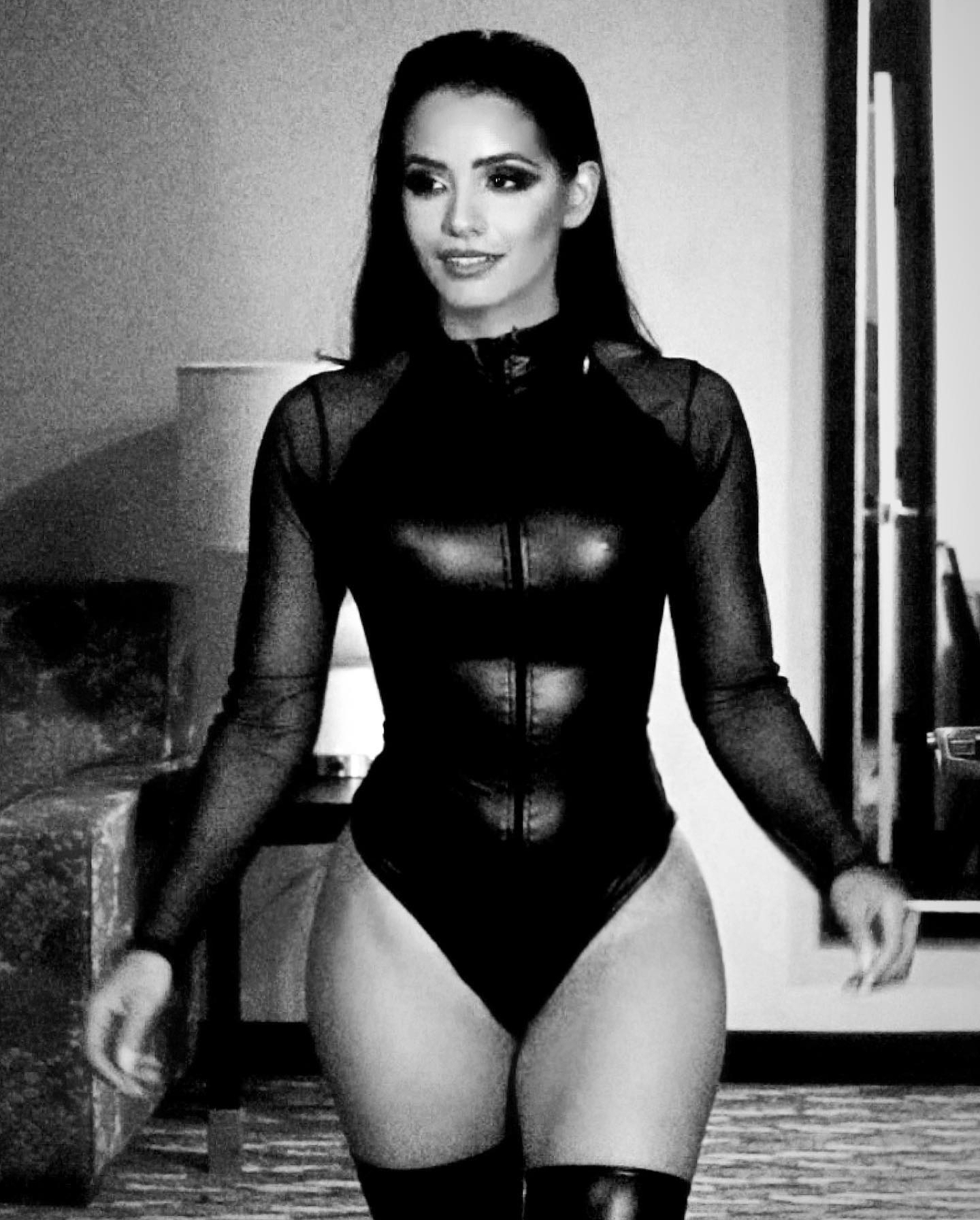 Femme fatale | Scrolller