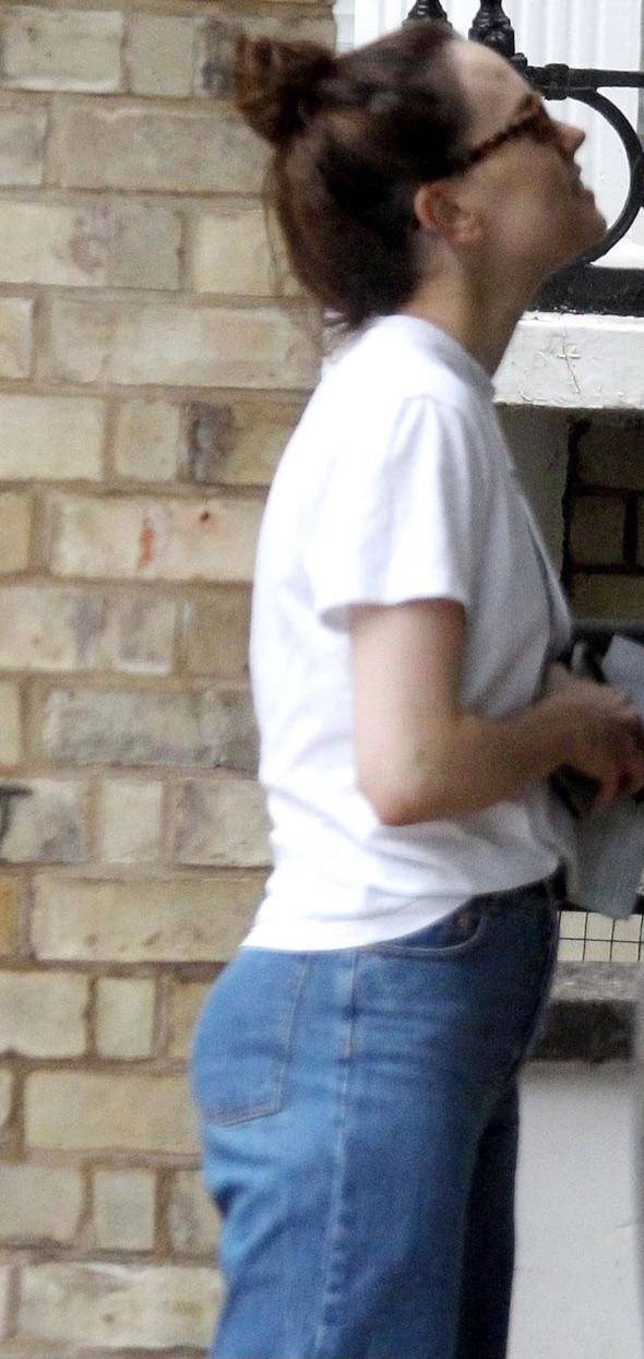 Filling out her jeans | Scrolller