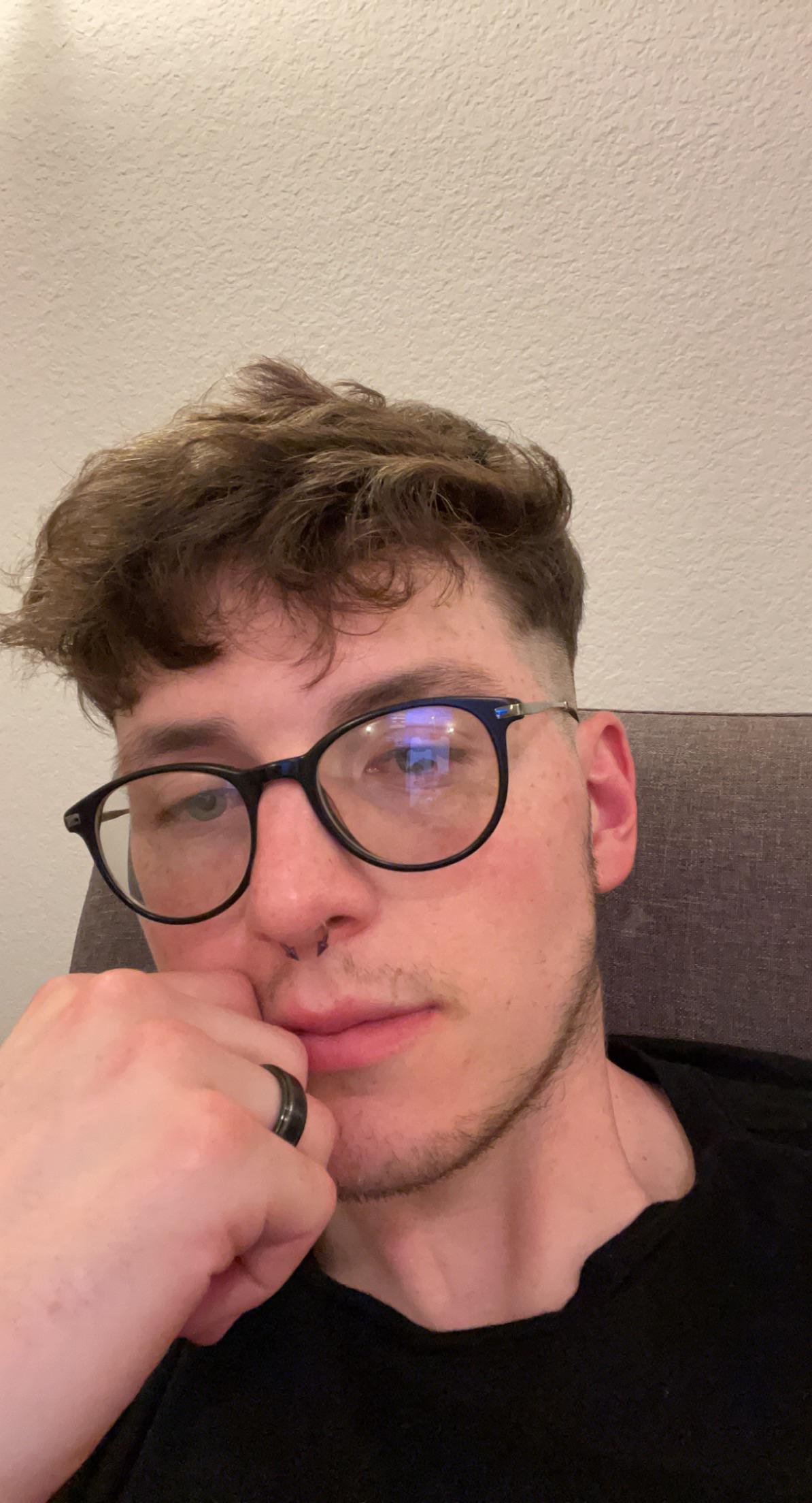 Am I hot or not? (M25) | Scrolller