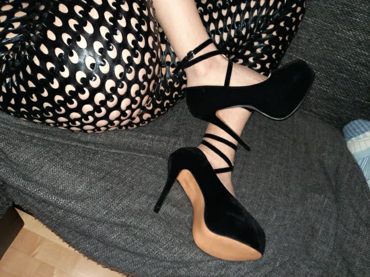 Finally the outfit got some love last time, so let's try a different angle | Scrolller