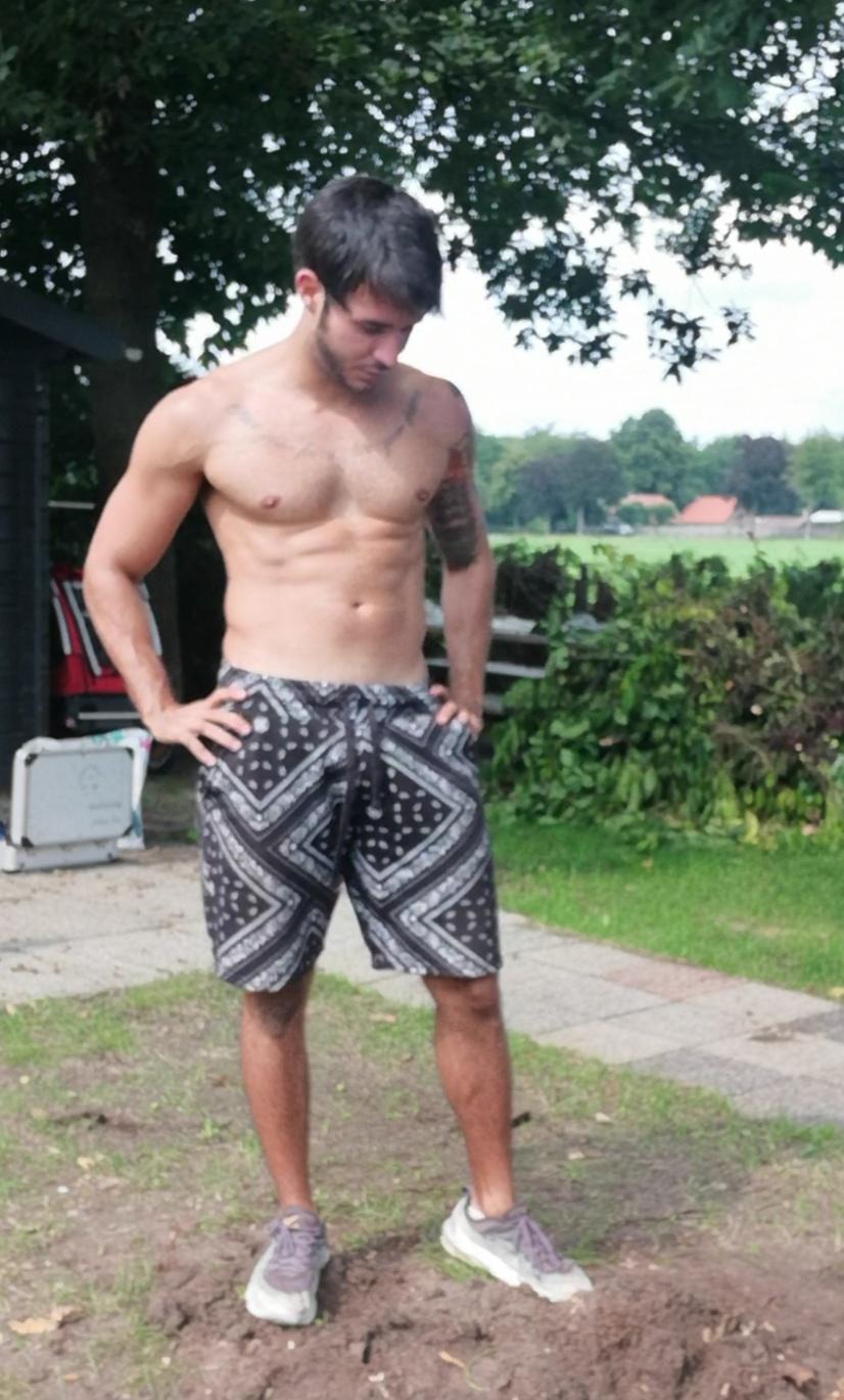 Finishing the garden🌳🪓 | Scrolller