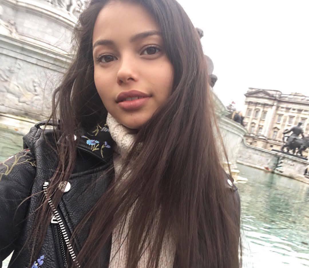 Fiona Barron | Scrolller