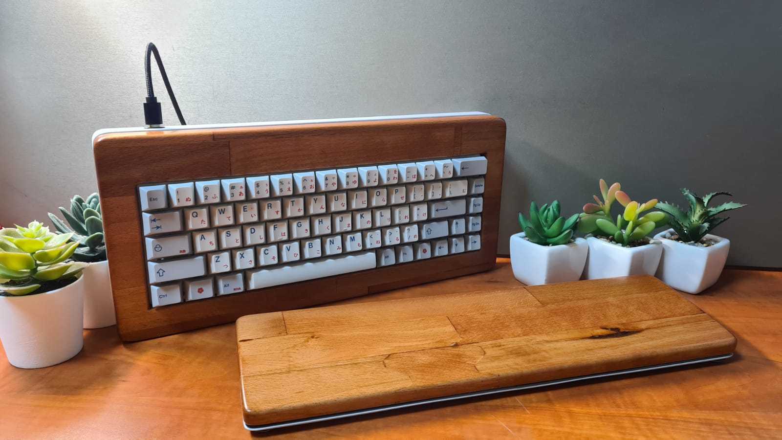 (First build) Gk68 with lubed gat yellows, keycaps from banggood, DIY 3d printed and wooden case ...
