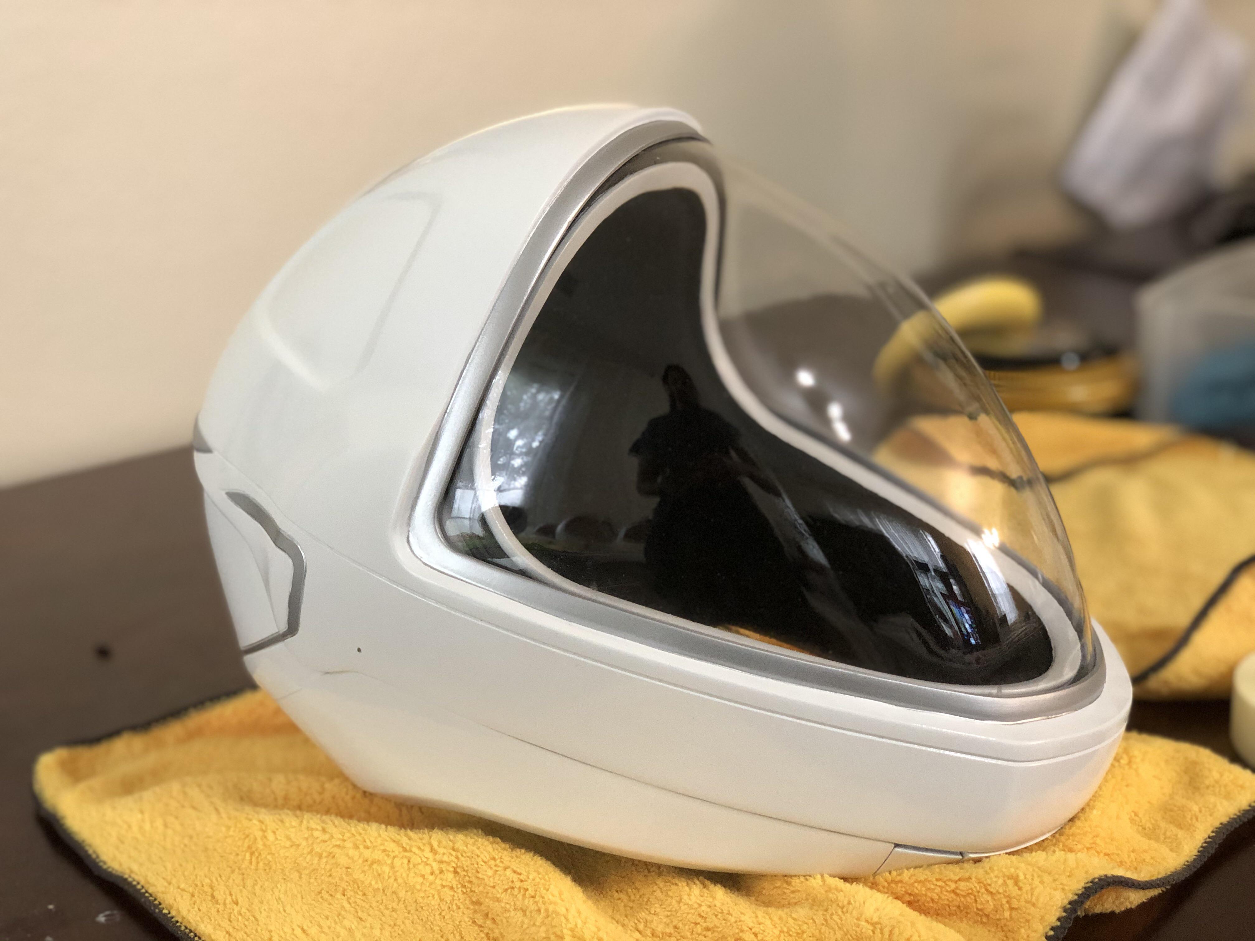 First completed helmet with a clear visor | Scrolller