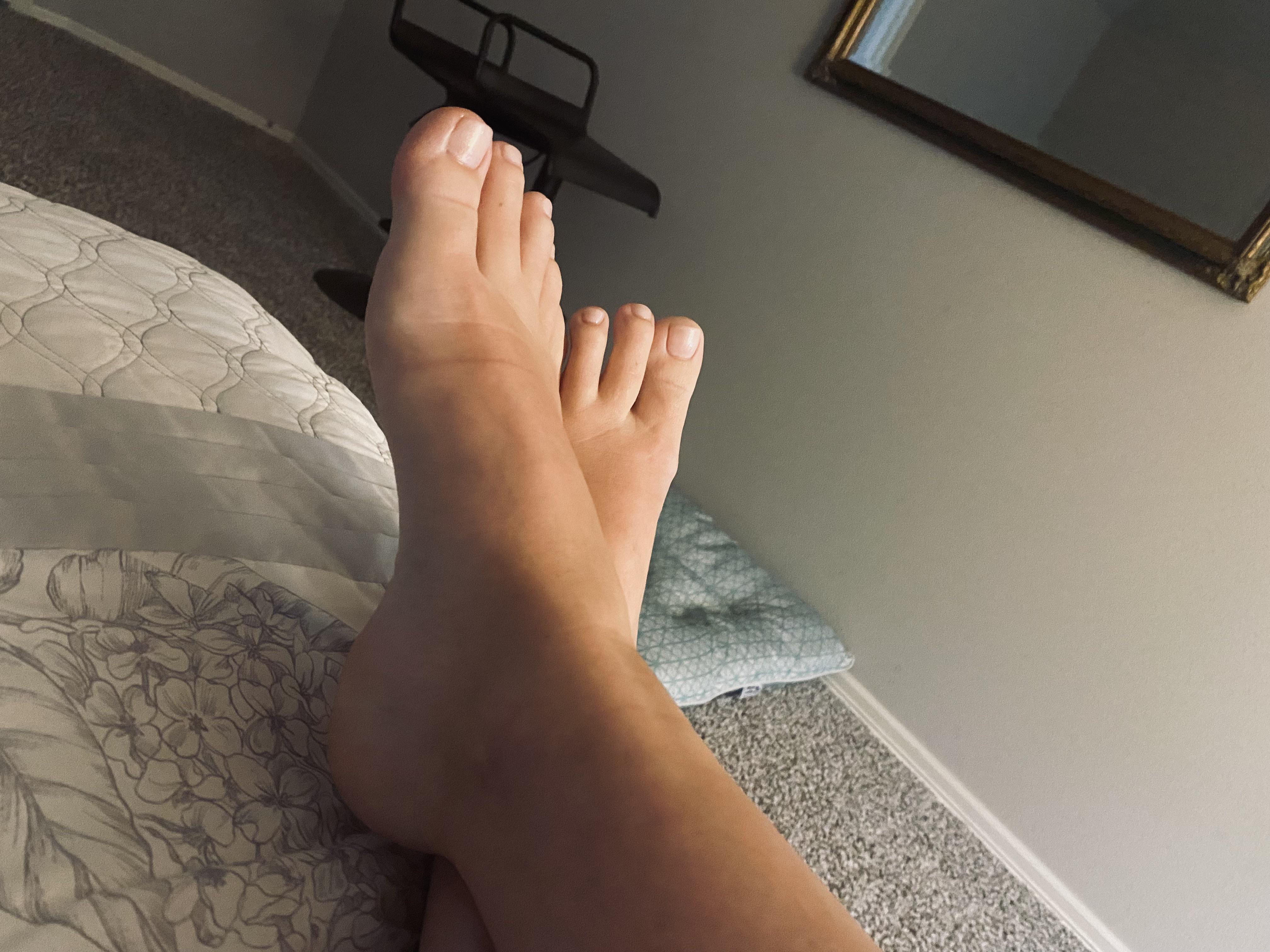 First foot picture….do you approve 🔥 | Scrolller