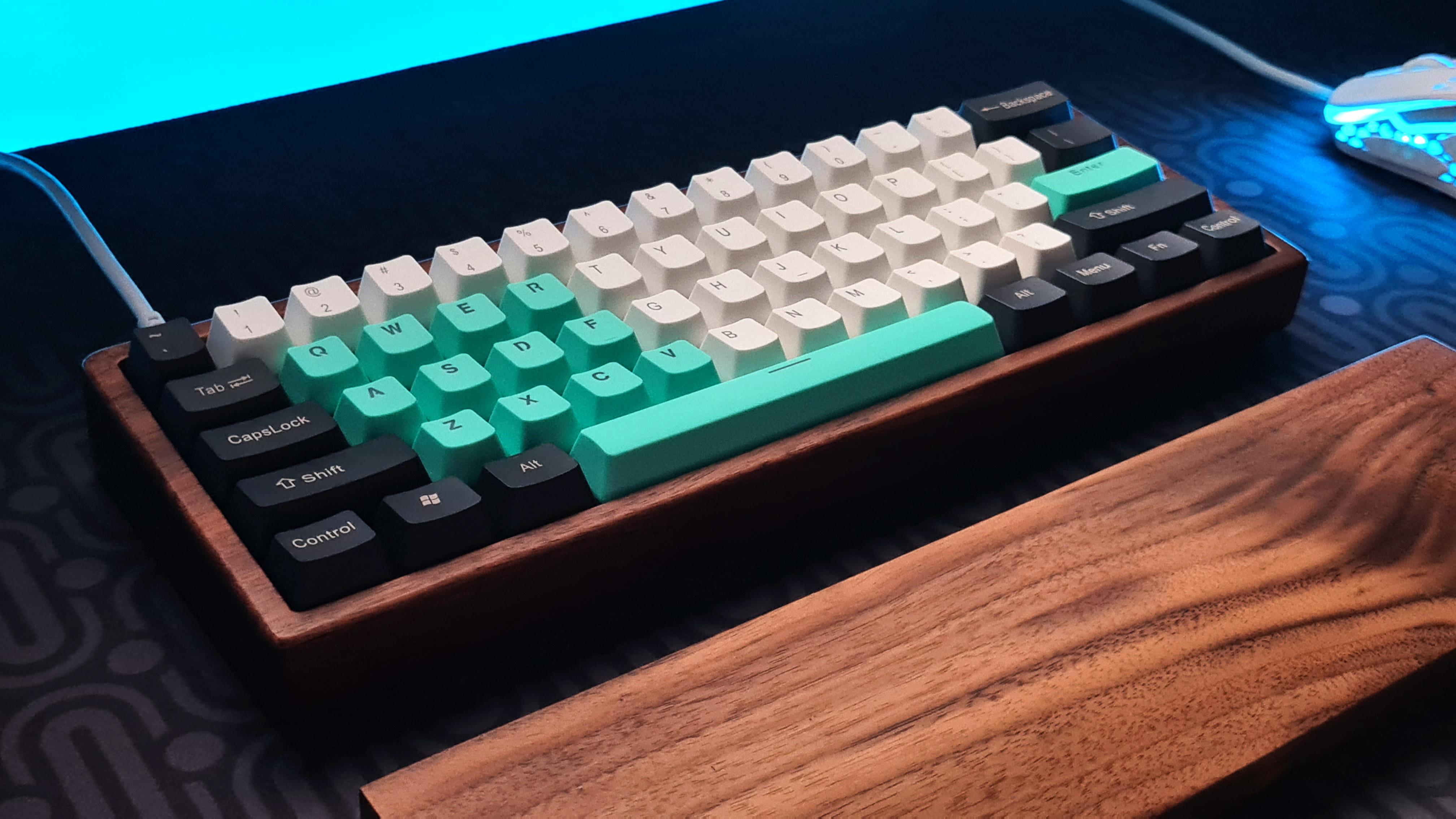 First Mech keeb, keycaps matched better in my head... | Scrolller