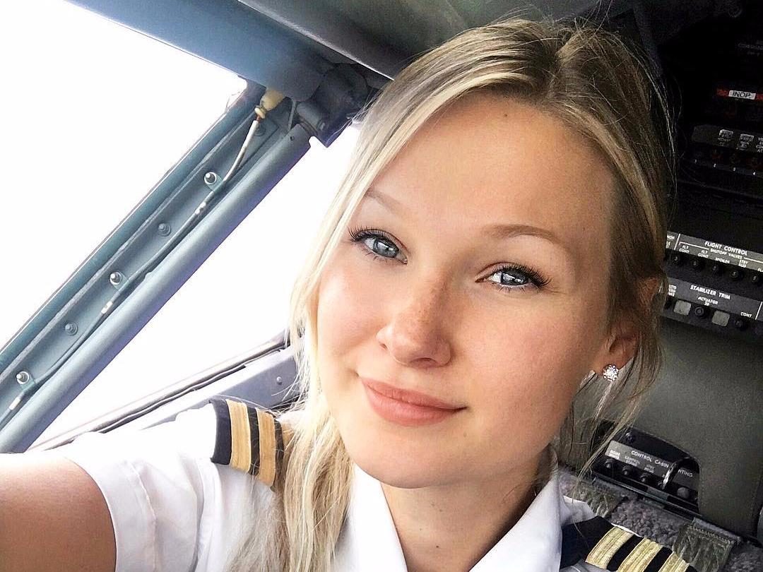 First Officer Michelle Gooris | Scrolller