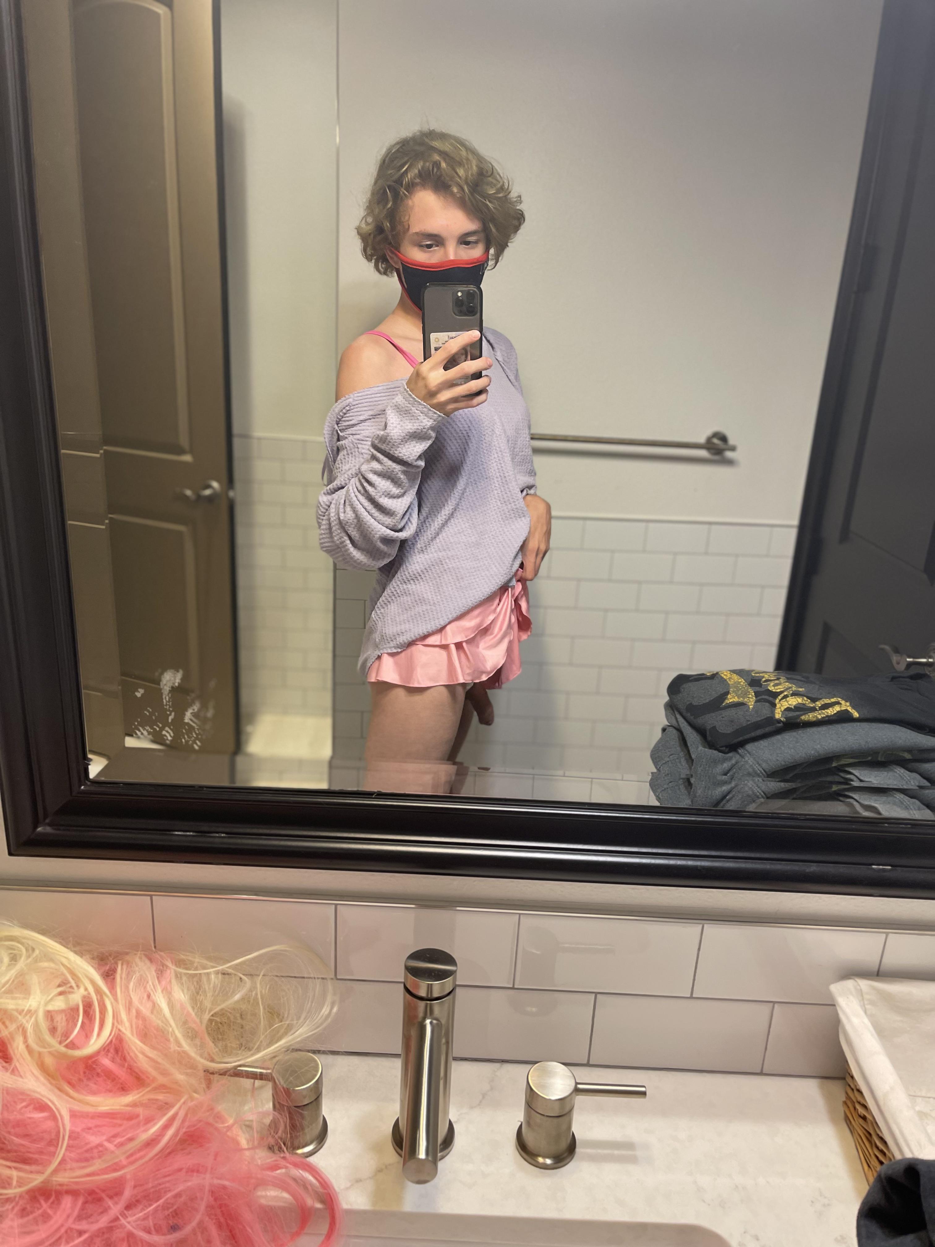 First post! Be nice please. Dms are open😘😘 | Scrolller