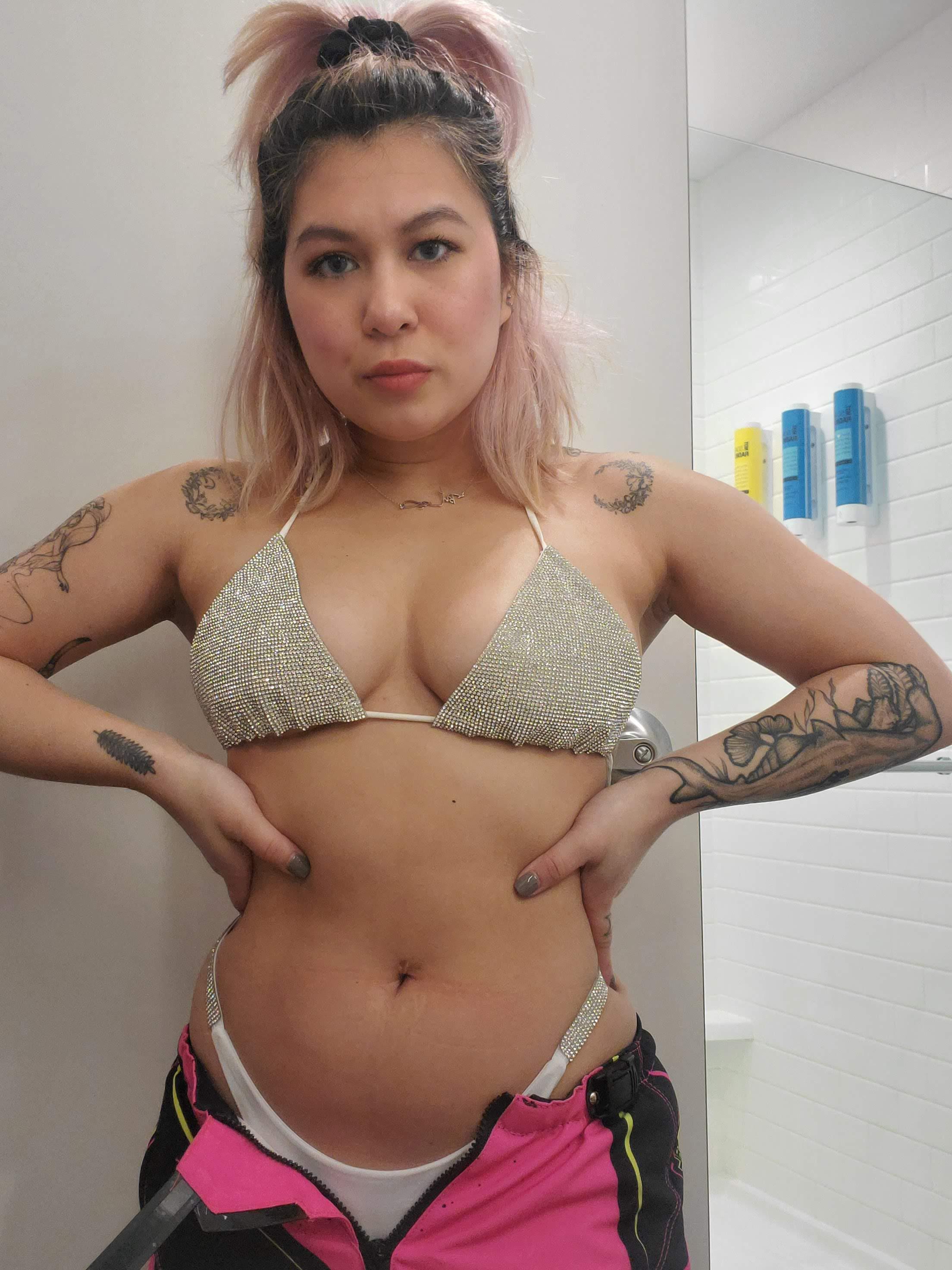 First post here! Enjoy my little belly button ☺ | Scrolller