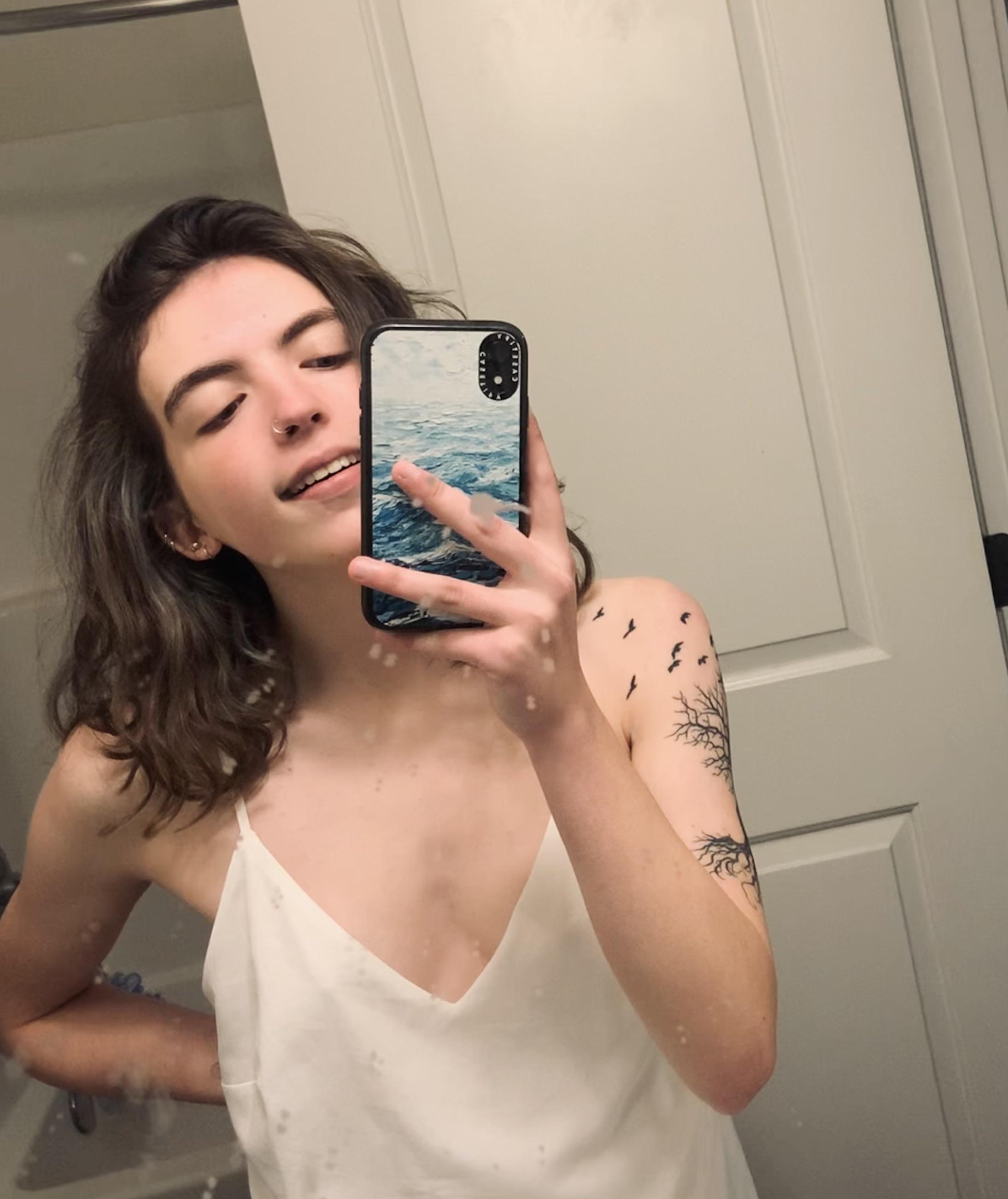 hi everyone 😉 (20f) | Scrolller