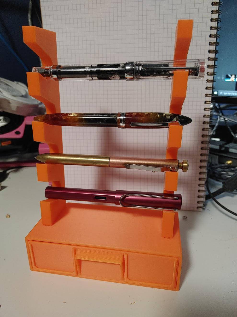 First prototype of my 3D printed pen stand. | Scrolller