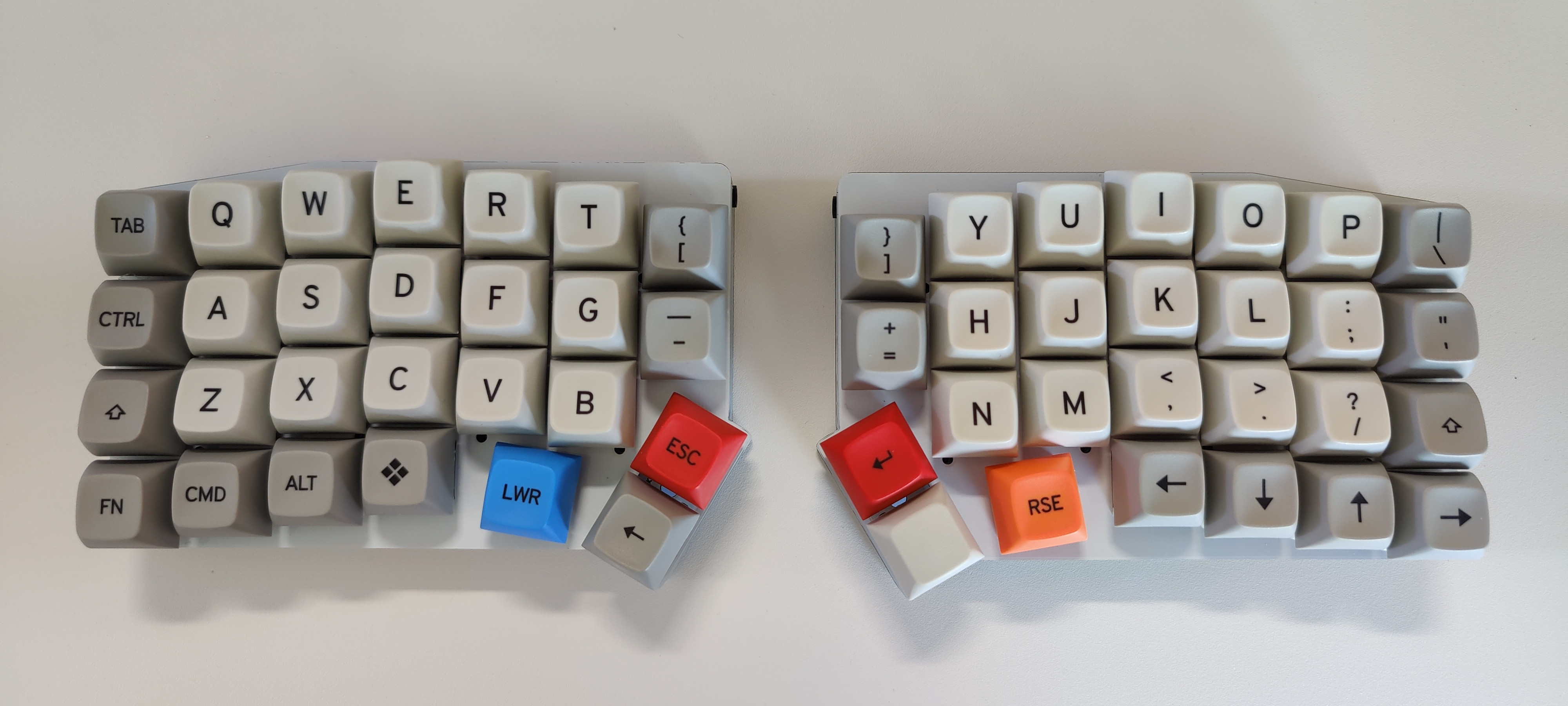 First Split: Fully Wireless ErgoTravel with 68g Boba U4Ts topped with MT3 /dev/tty (thank you ...