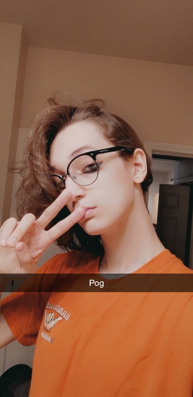 First time ever doing eyeliner and WOW is it difficult.. | Scrolller