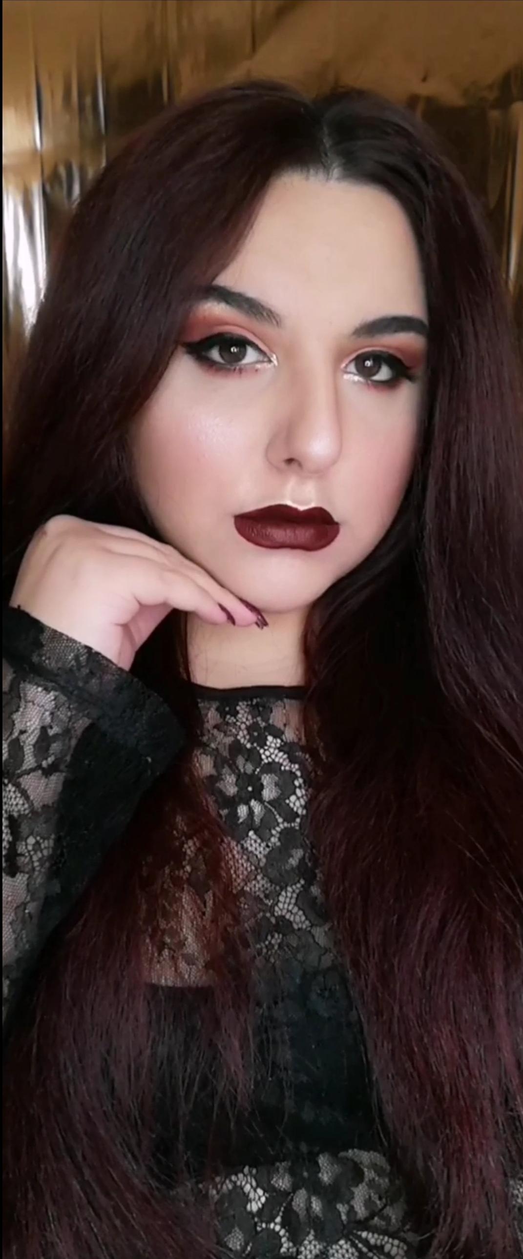 First time here, hello 💕 | Scrolller