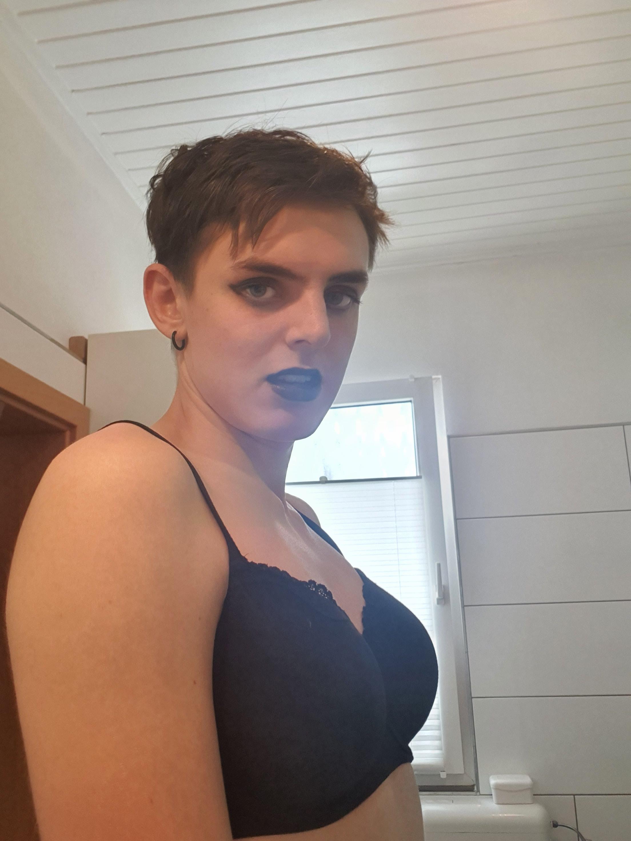 First time makeup | Scrolller