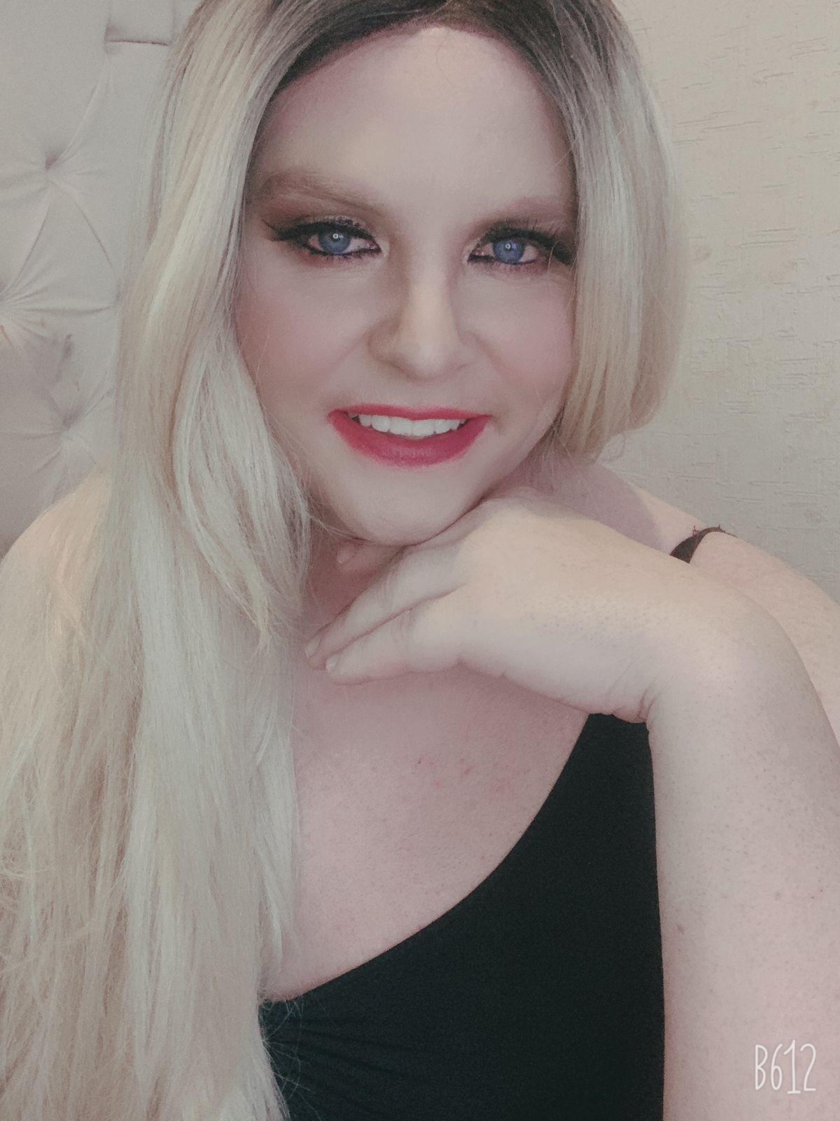 First time makeup with help from amazing friend. | Scrolller