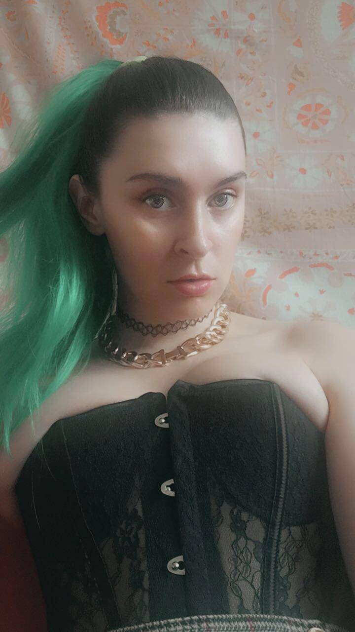 first time playing with green hair dye 💚 | Scrolller